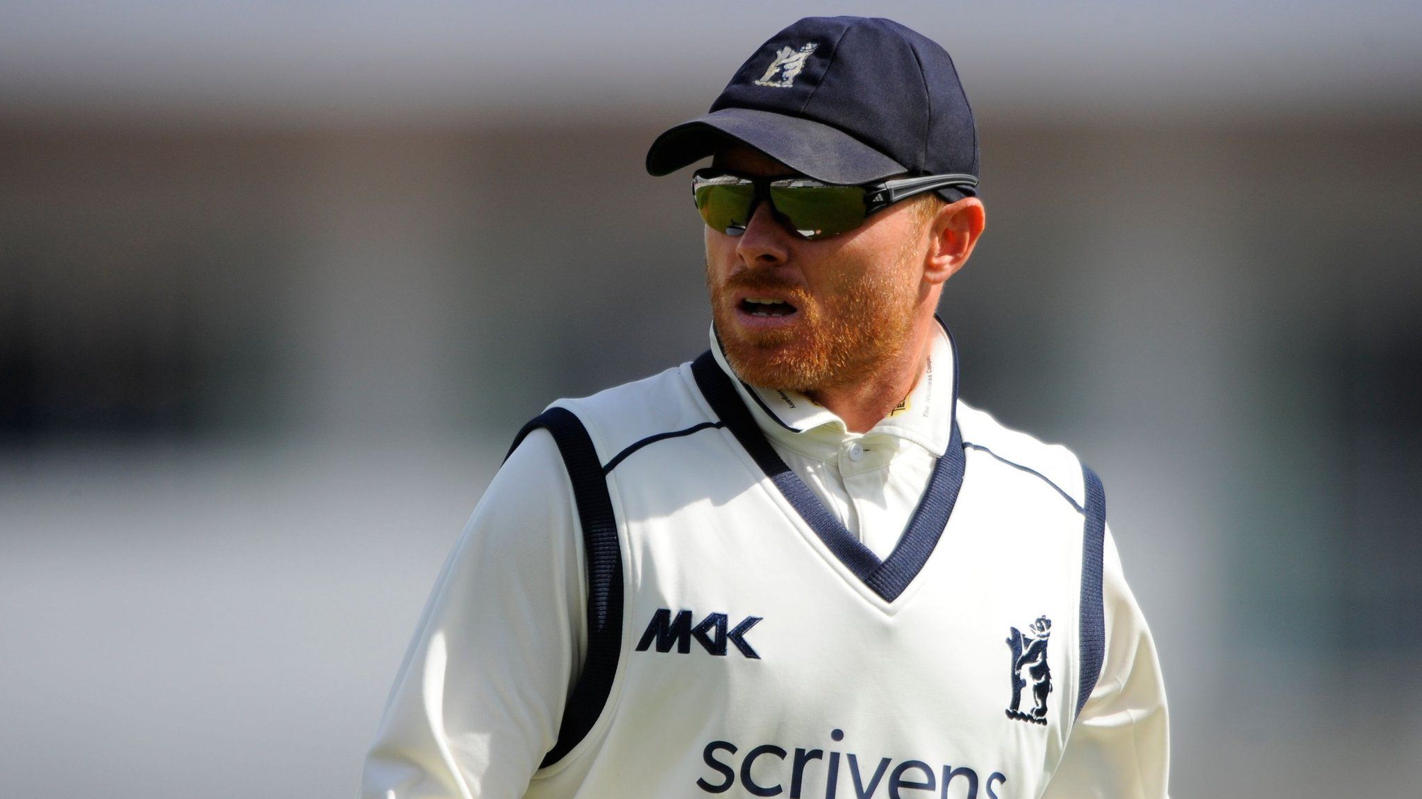 Ian Bell: England batsman signs new Warwickshire contract - BBC Sport
