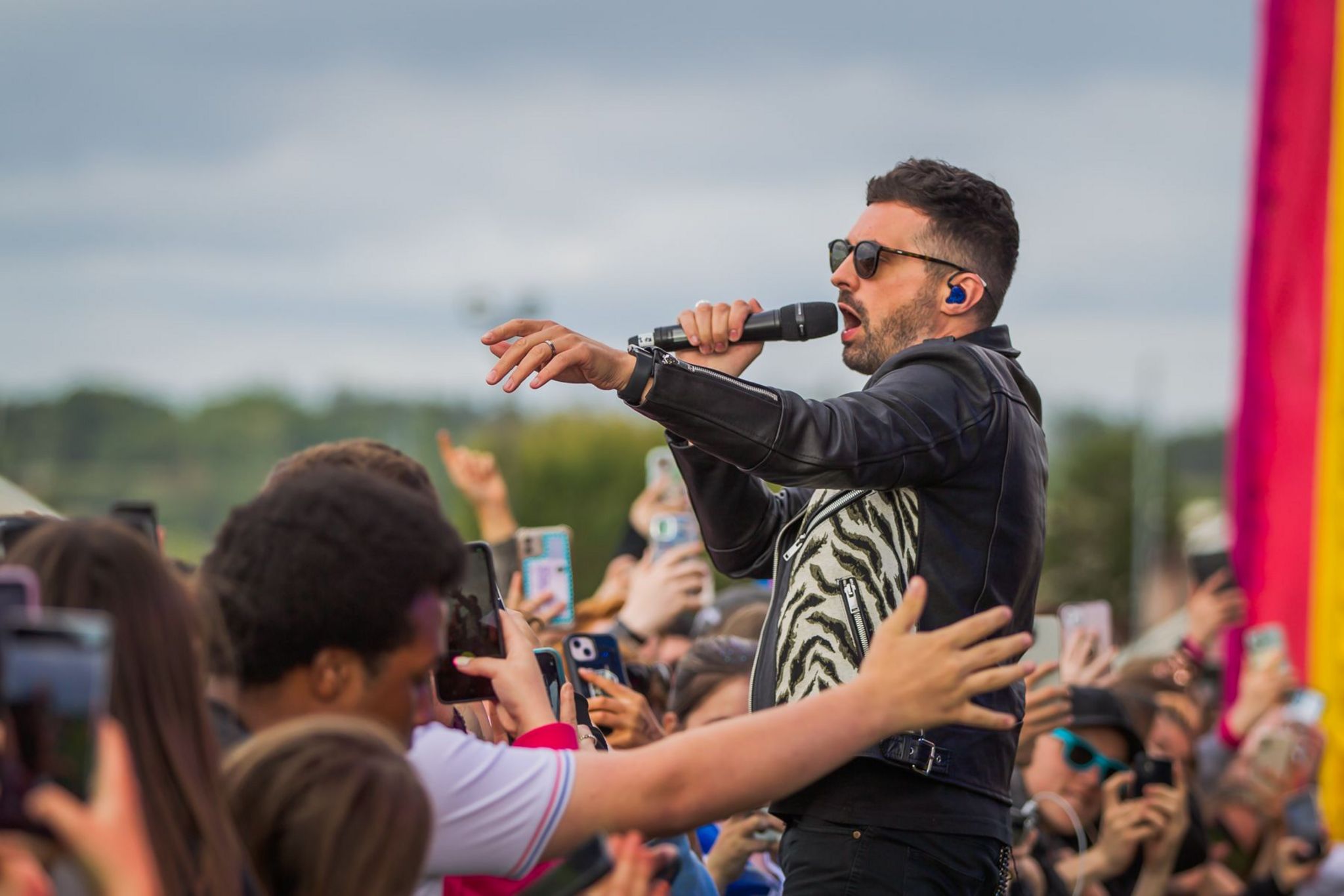 In pictures: Thousands flock to Youth Beatz festival in Dumfries - BBC News