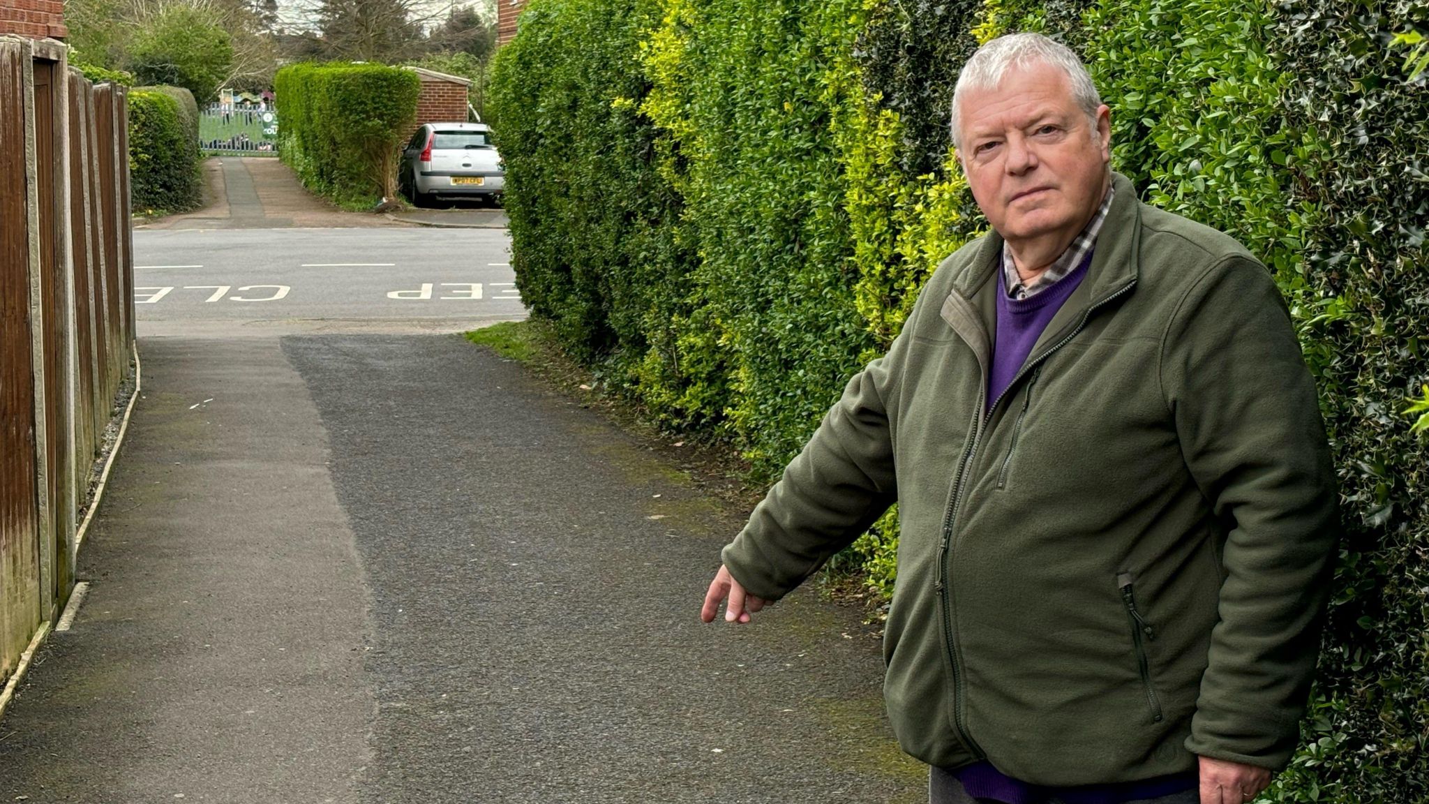 Worcester councillor asks to use Ukraine cash for dog mess - BBC News