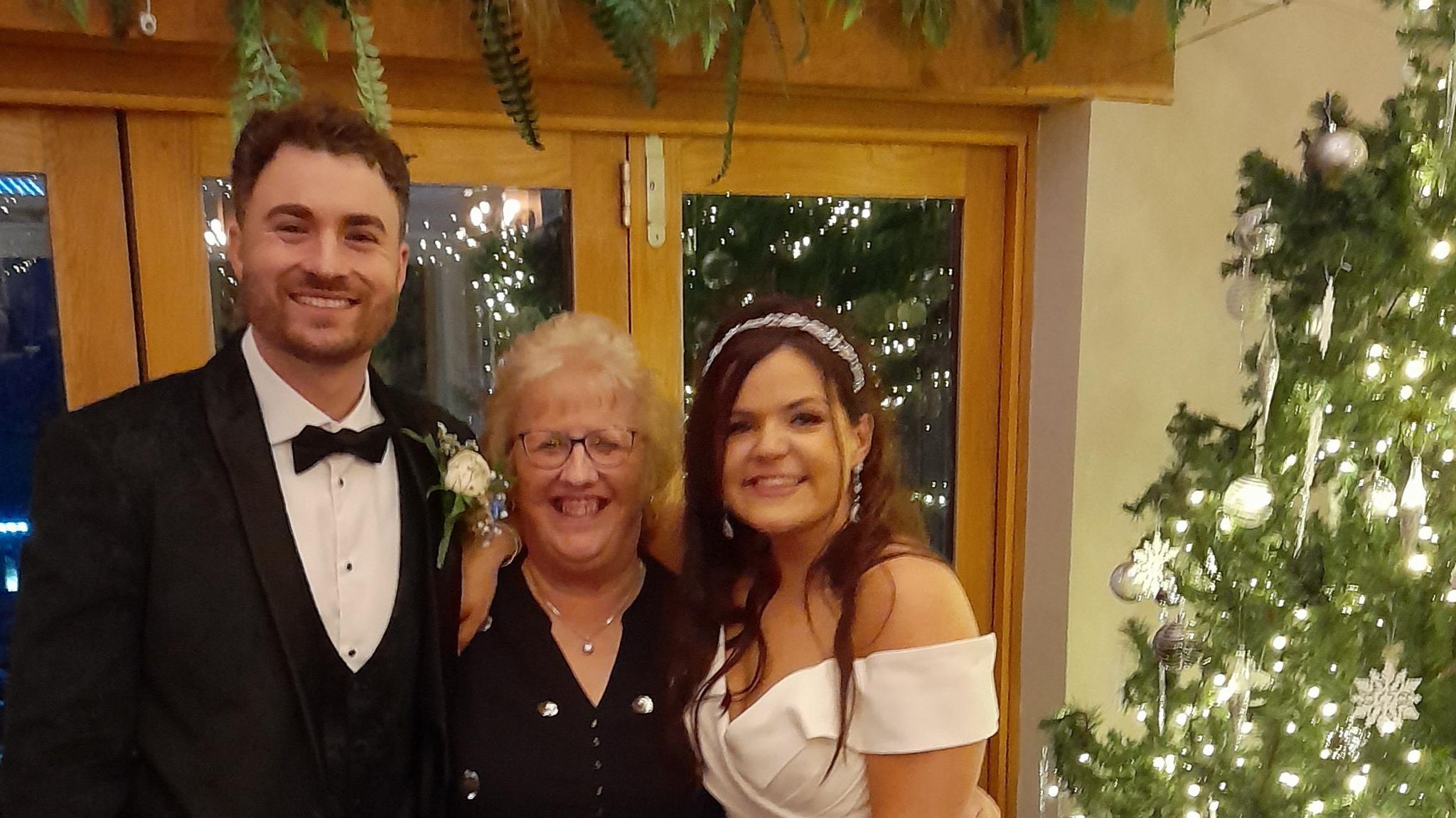 Y Gymraes Jessica Robinson yn rownd derfynol Canwr y Byd - BBC Cymru Fyw