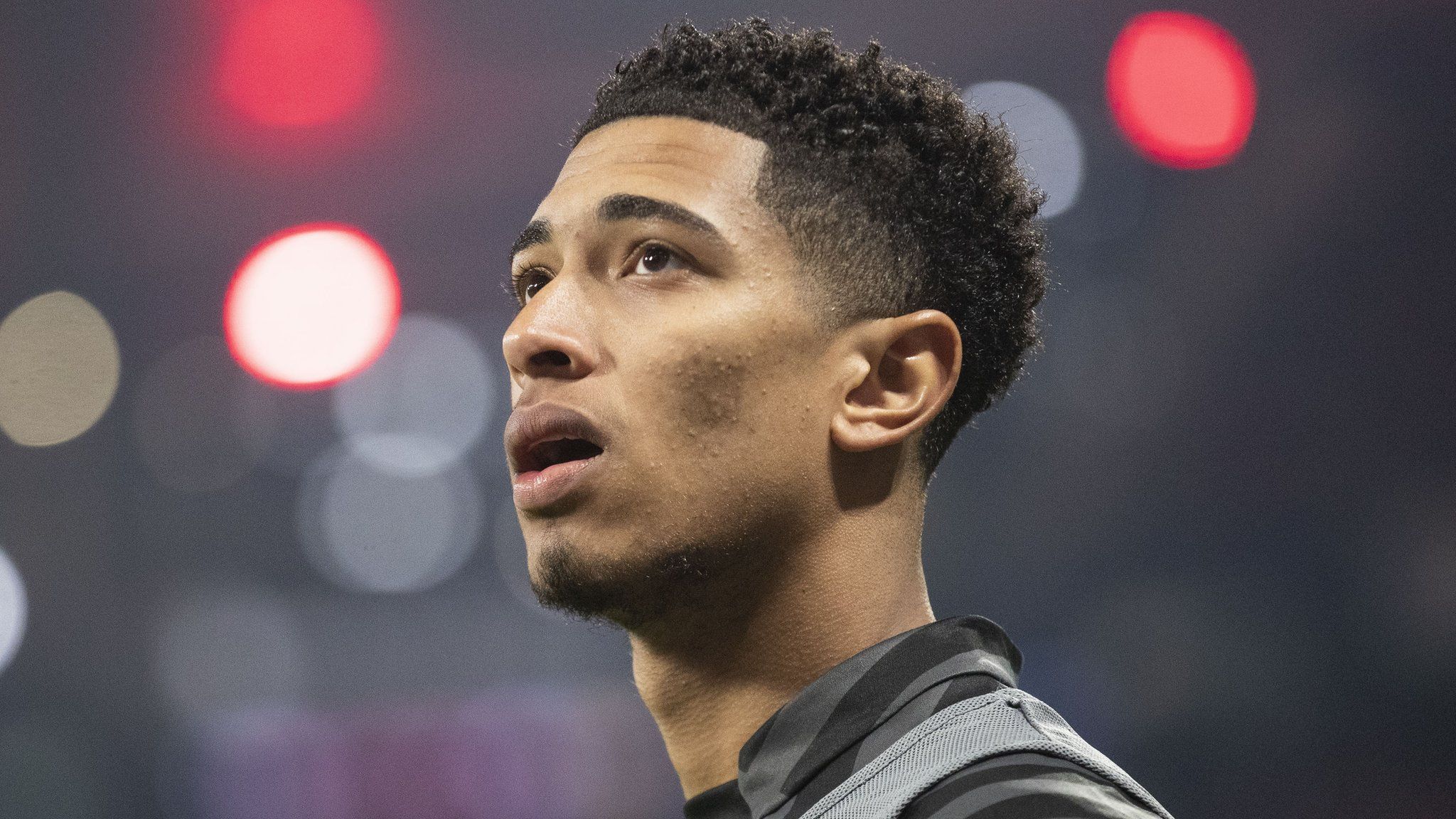 Jude Bellingham surprises pupils at Birmingham Mailbox event - BBC News