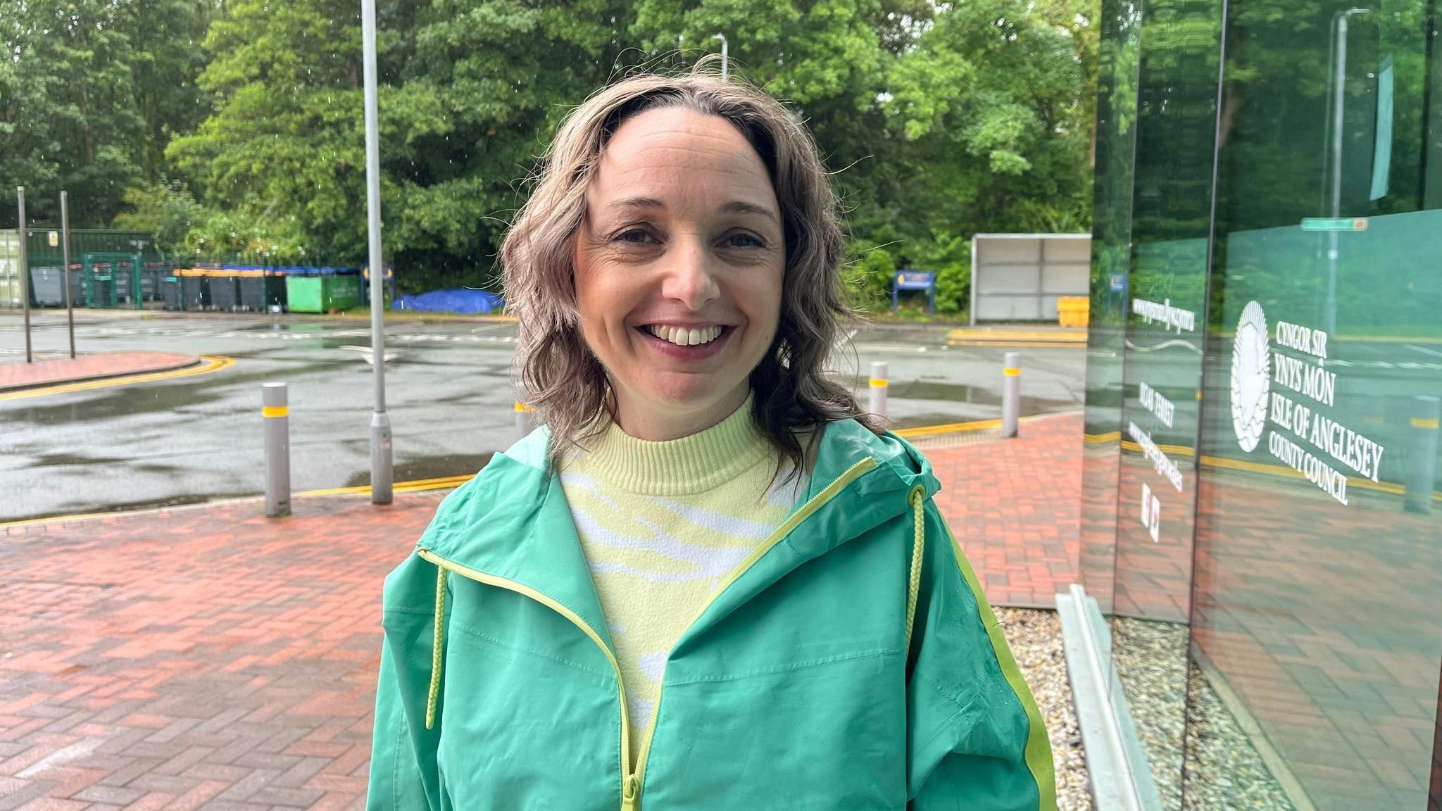 North Anglesey hinges hopes on Wylfa power plant - BBC News