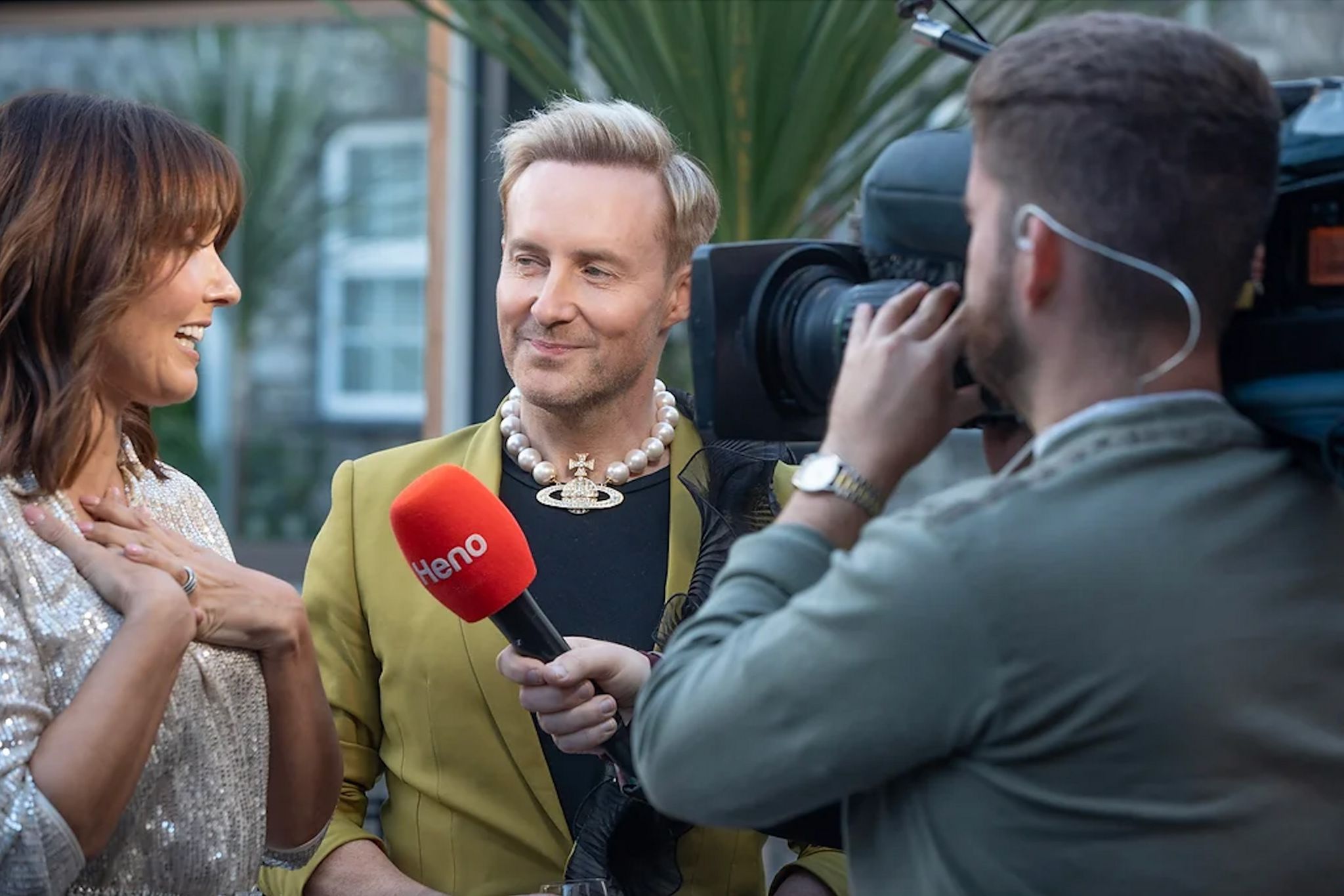 Edrych ymlaen am Pride Cymru gyda H o Steps - BBC Cymru Fyw