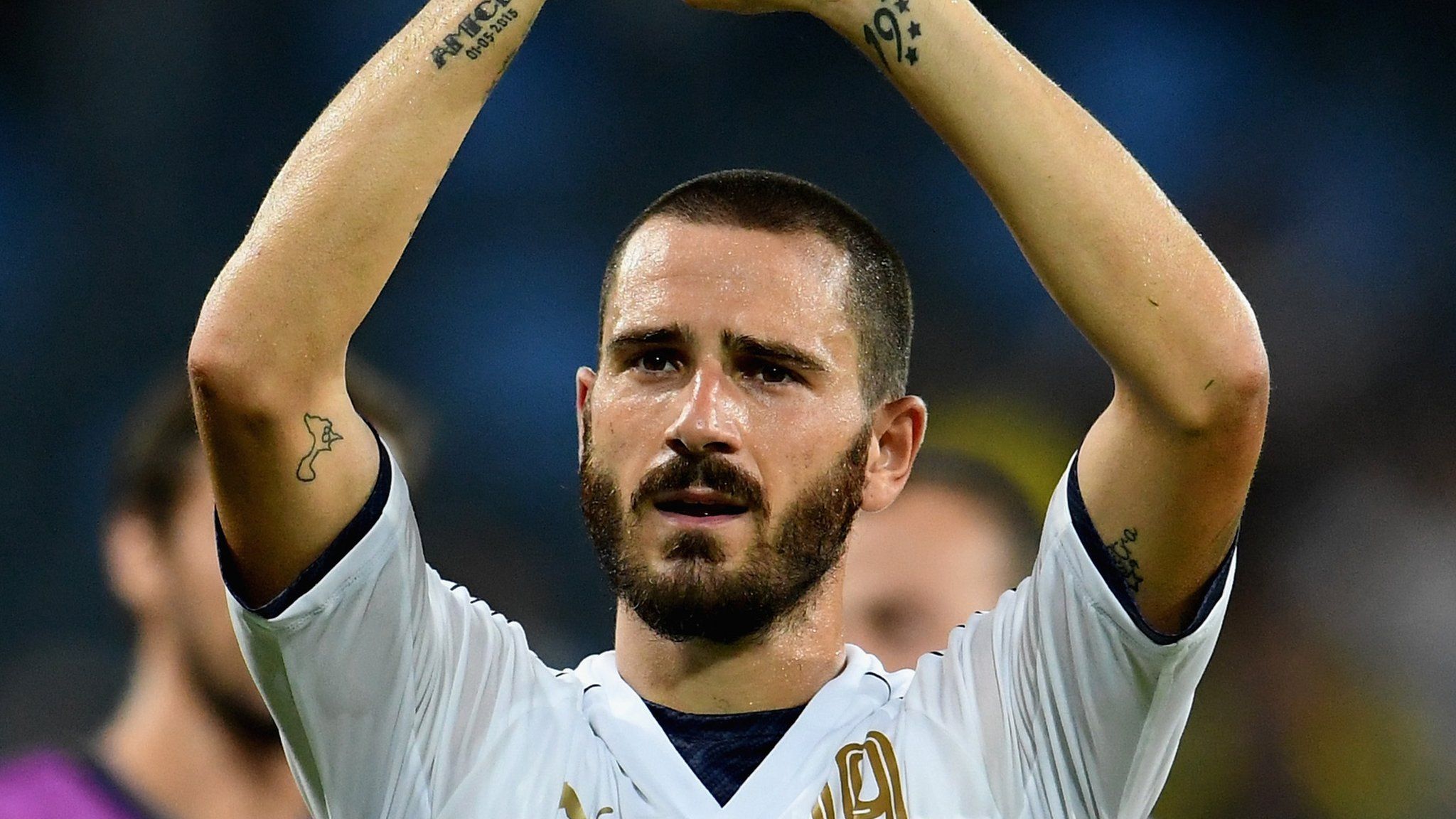 Leonardo Bonucci: AC Milan sign Italy defender from Juventus - BBC Sport