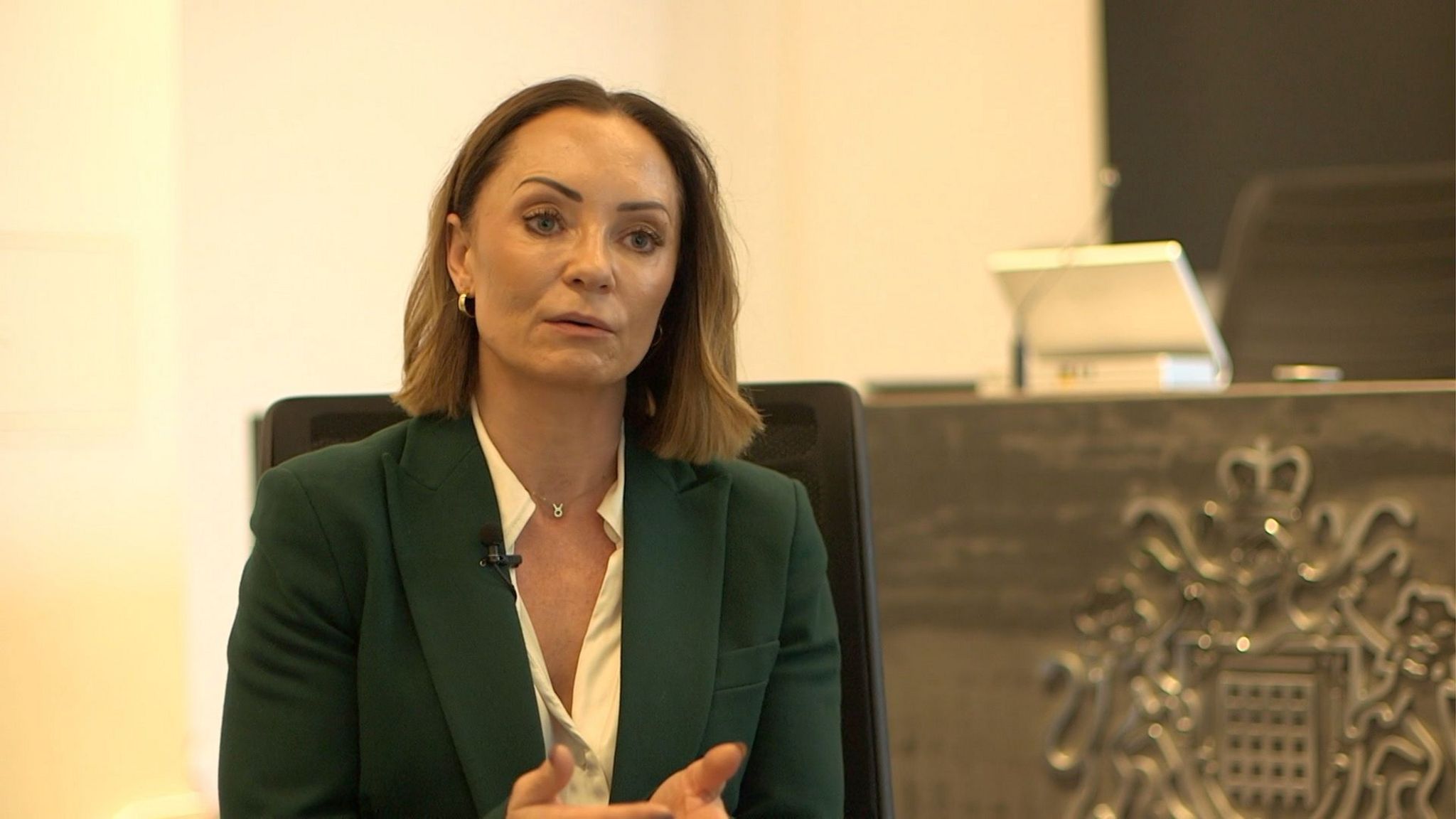 Met Police: Inside a 'cuckooing' cannabis raid - BBC News