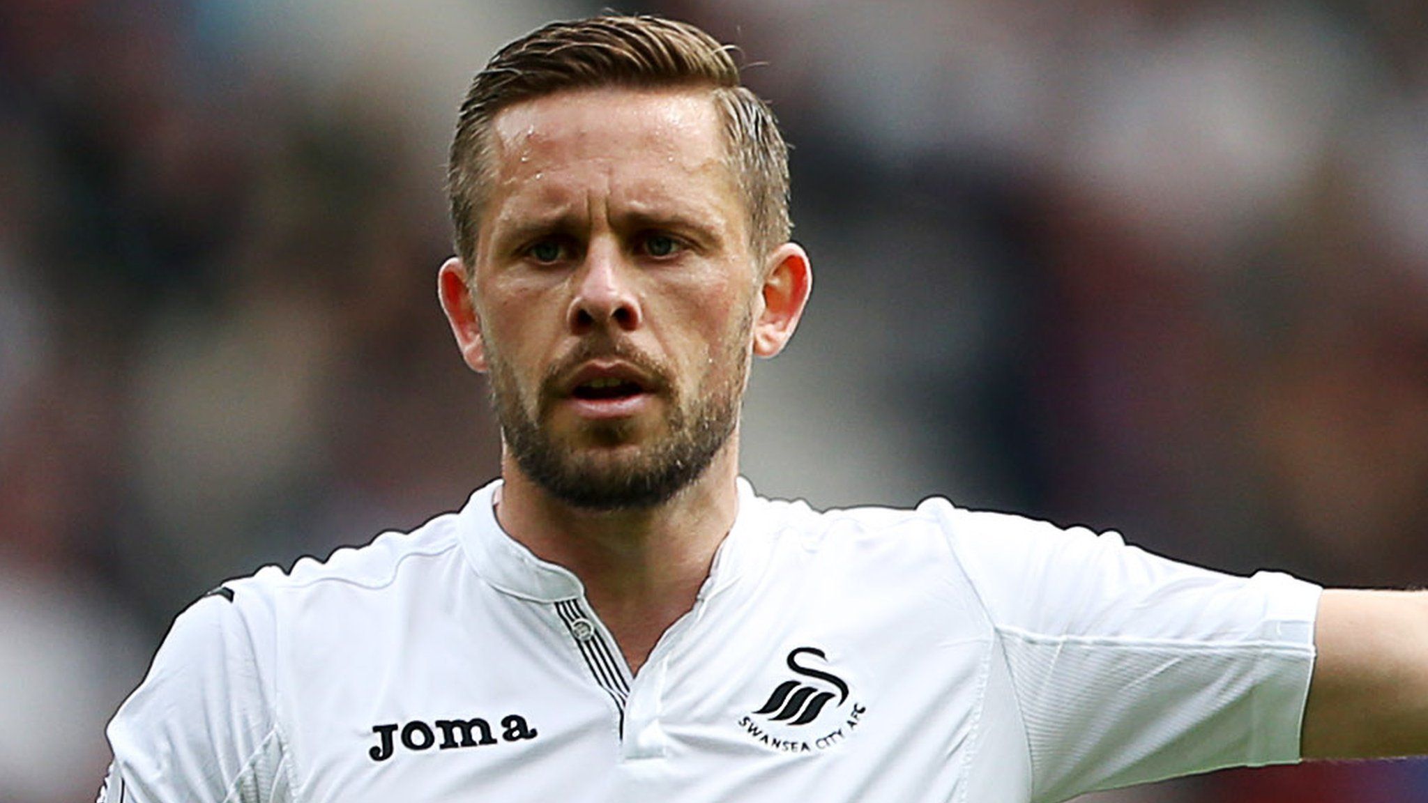 Gylfi Sigurdsson: Swansea 'won't be bullied' over wanted player - BBC Sport