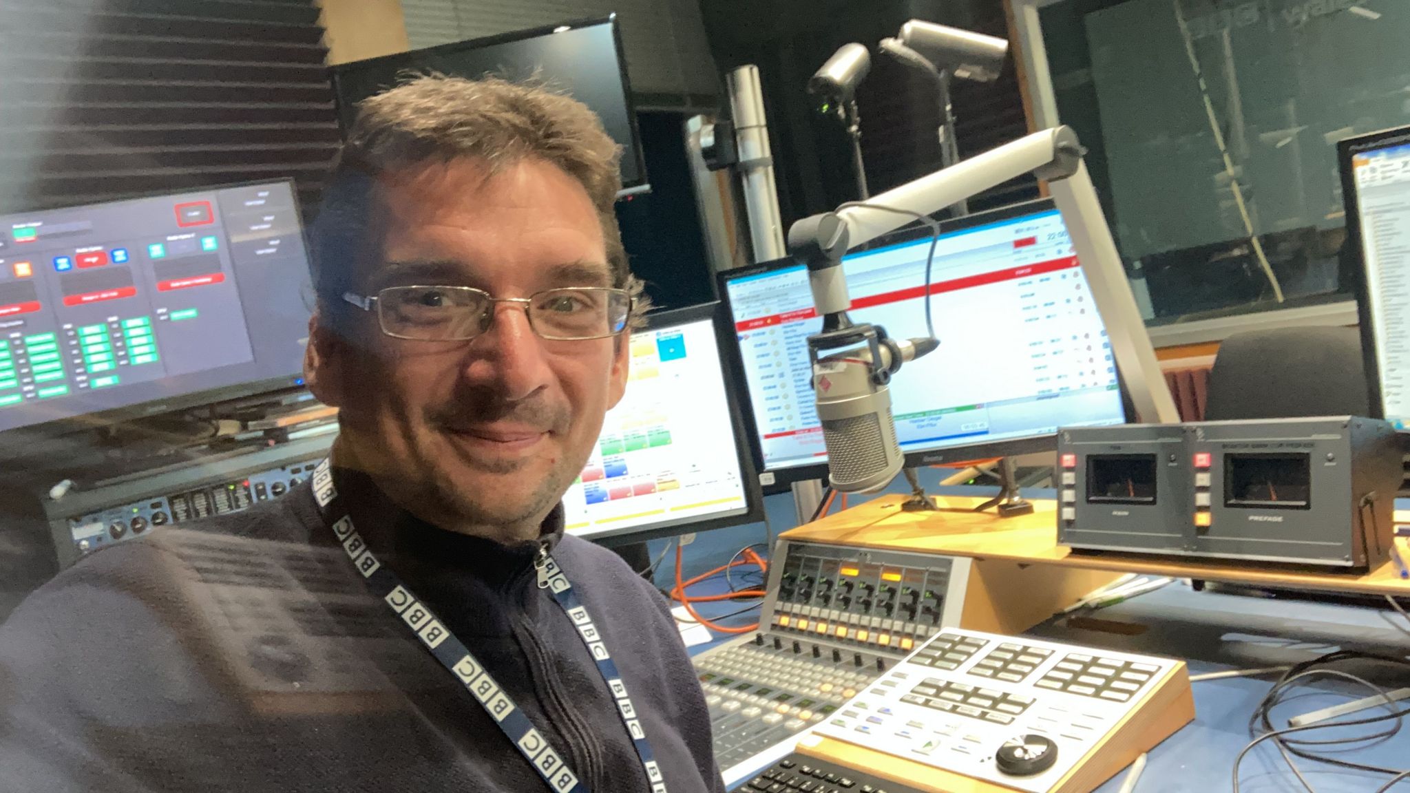 Siarad am dy ffydd? Haws dweud na gwneud! - BBC Cymru Fyw