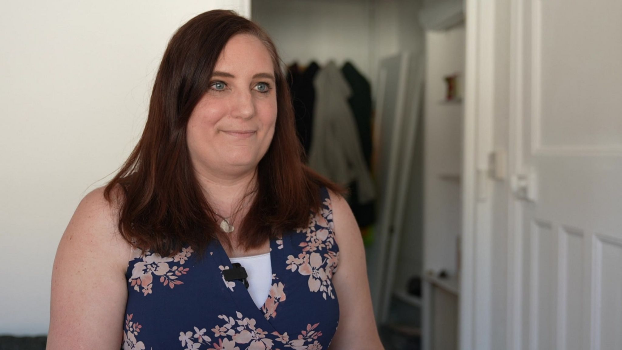 'Miloedd mewn llety dros dro yn wynebu digartrefedd' - BBC Cymru Fyw