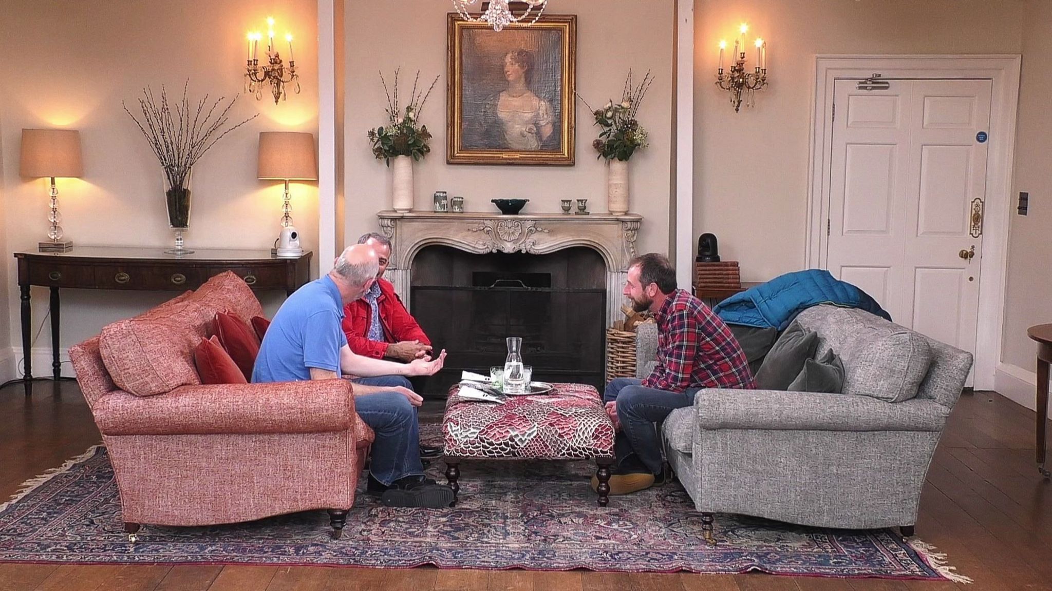 Aduniad efo reslar wnaeth ddianc o Iran ac sy'n dad i seren rygbi - BBC ...