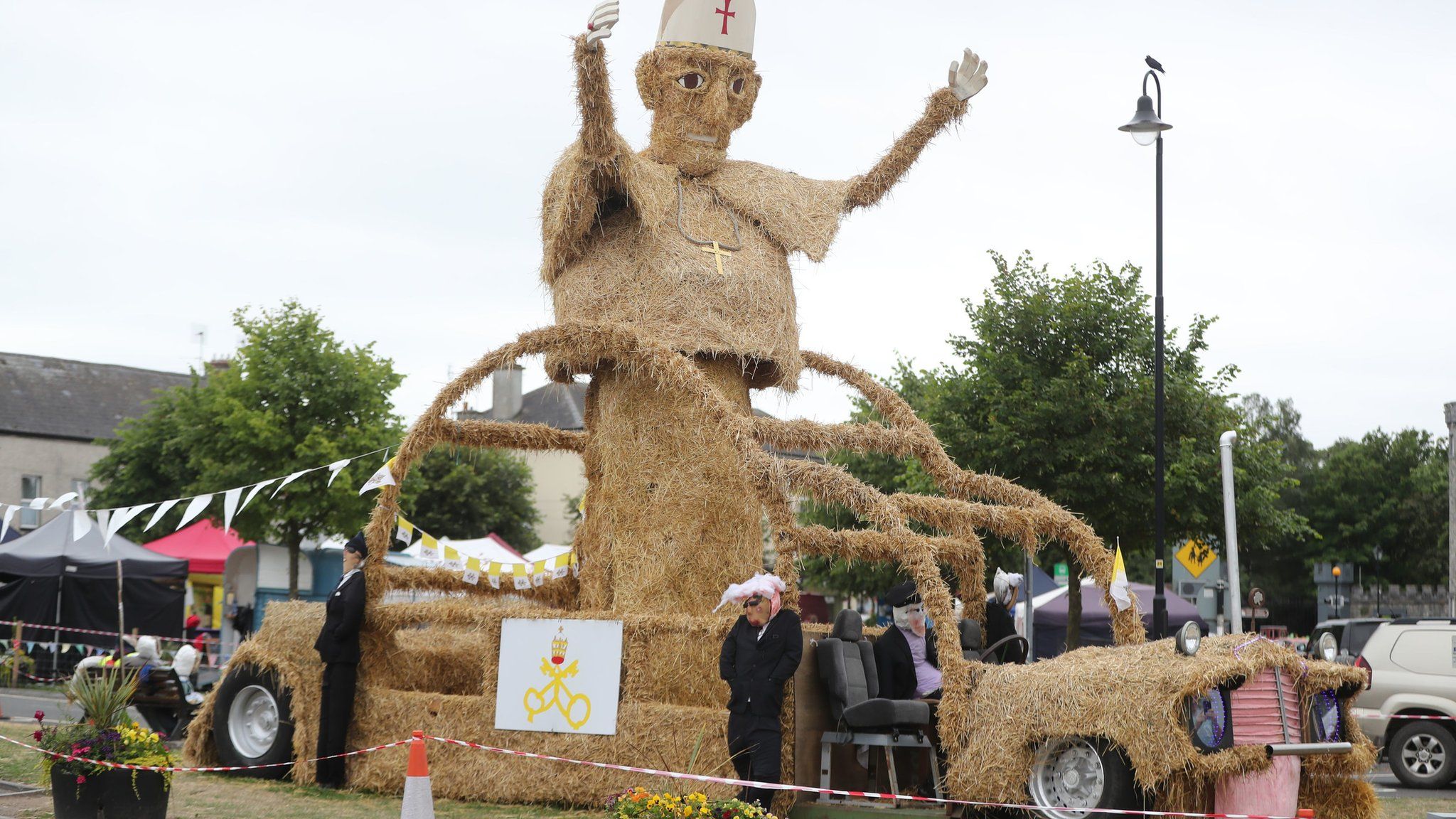 NI weekly papers: Strabane brawl and border time zones - BBC News