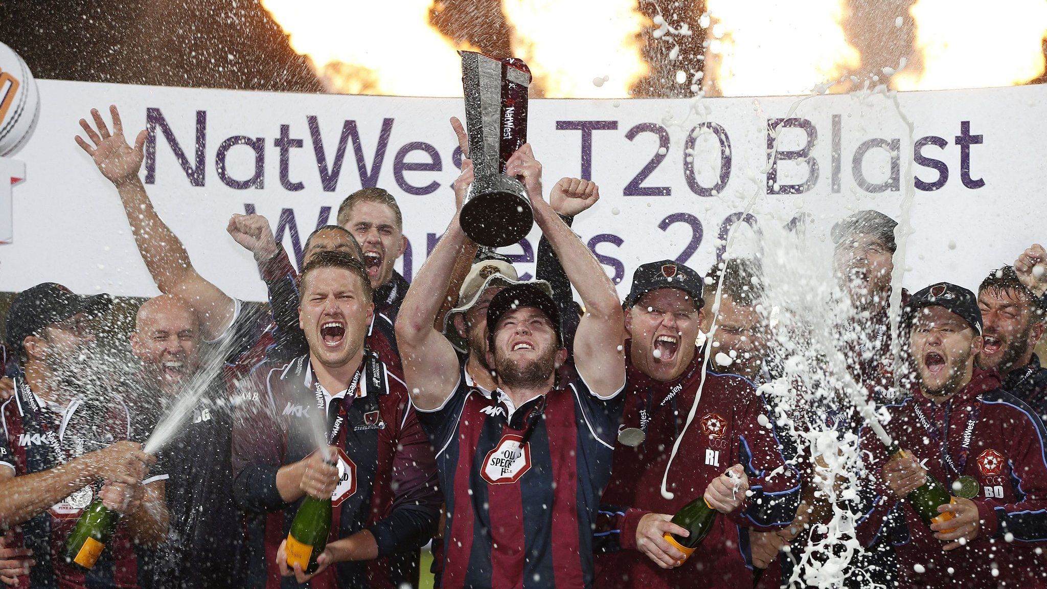 Bus parade for Northamptonshire's T20 cricket champions - BBC News