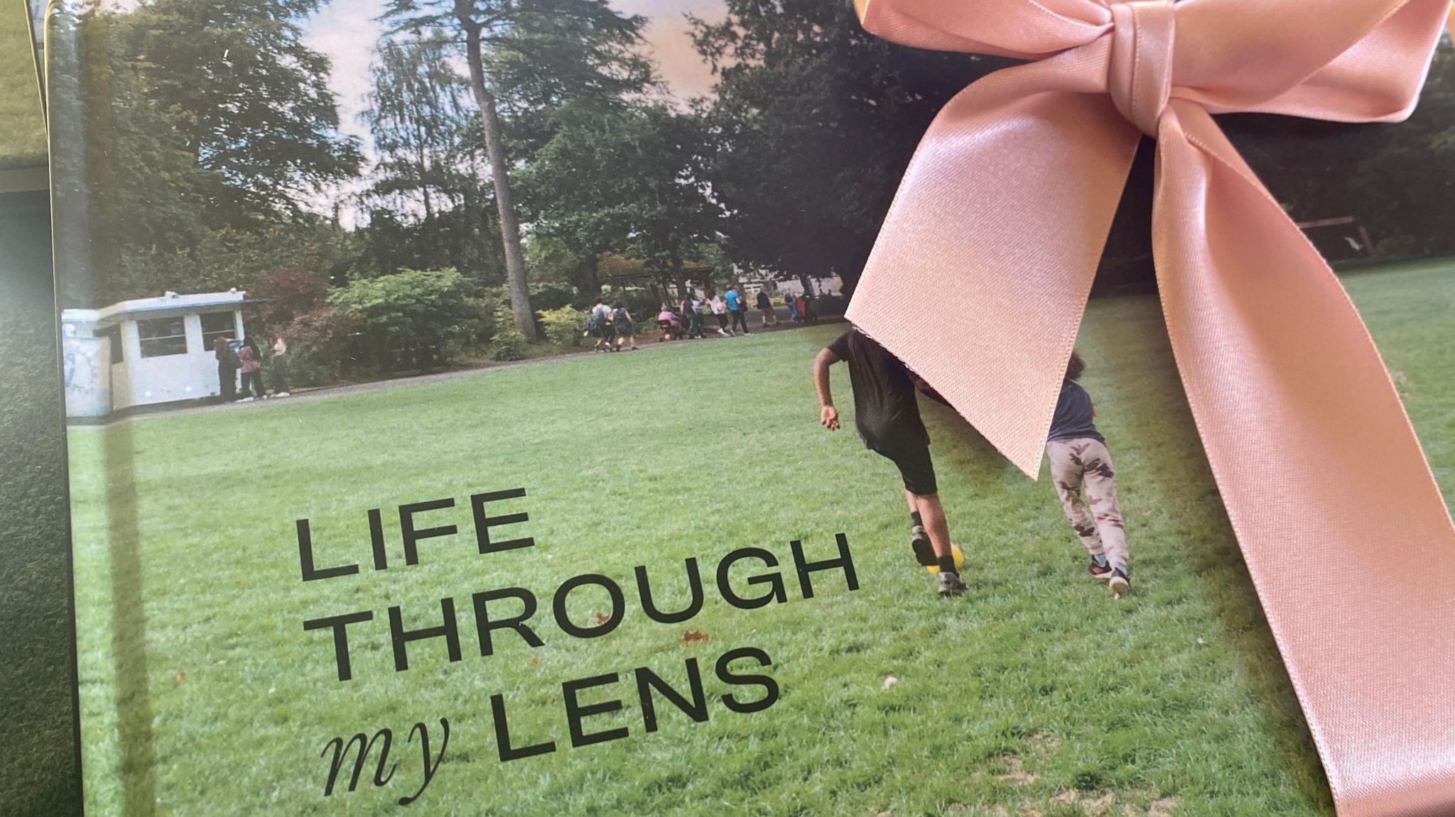 Photography exhibition shows life through an NI teenage lens - BBC News