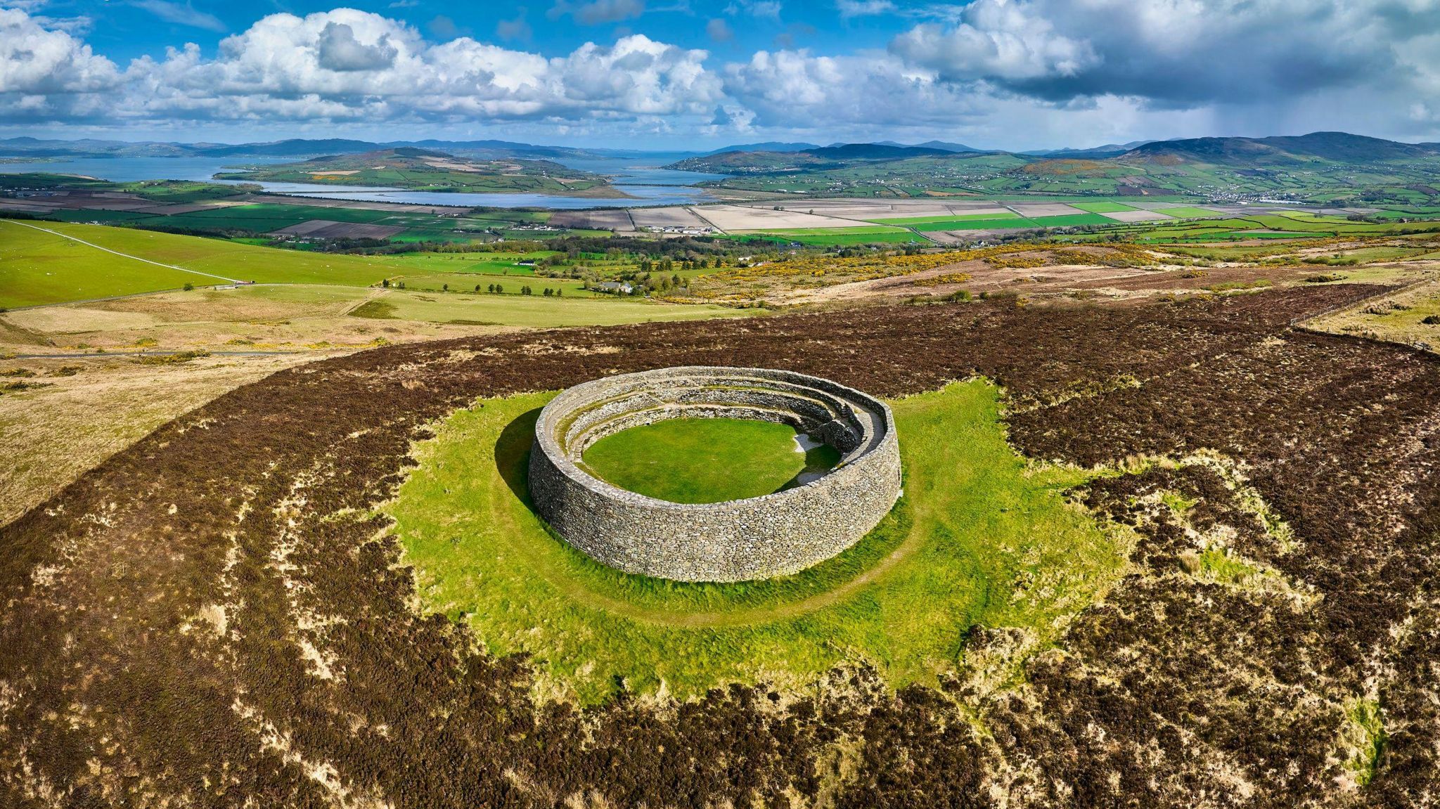 An Grianán: New opening hours for 'neglected' ancient Irish fort - BBC News