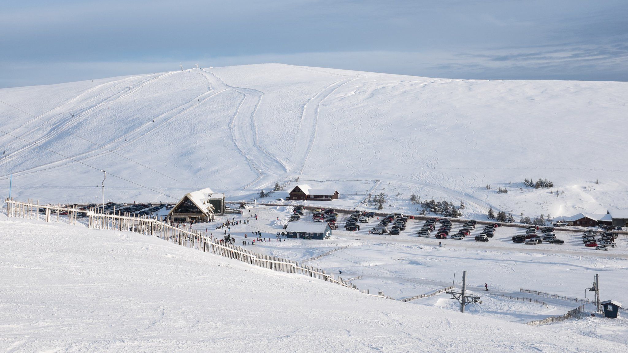 Ski resorts pinning hopes on half term school break - BBC News