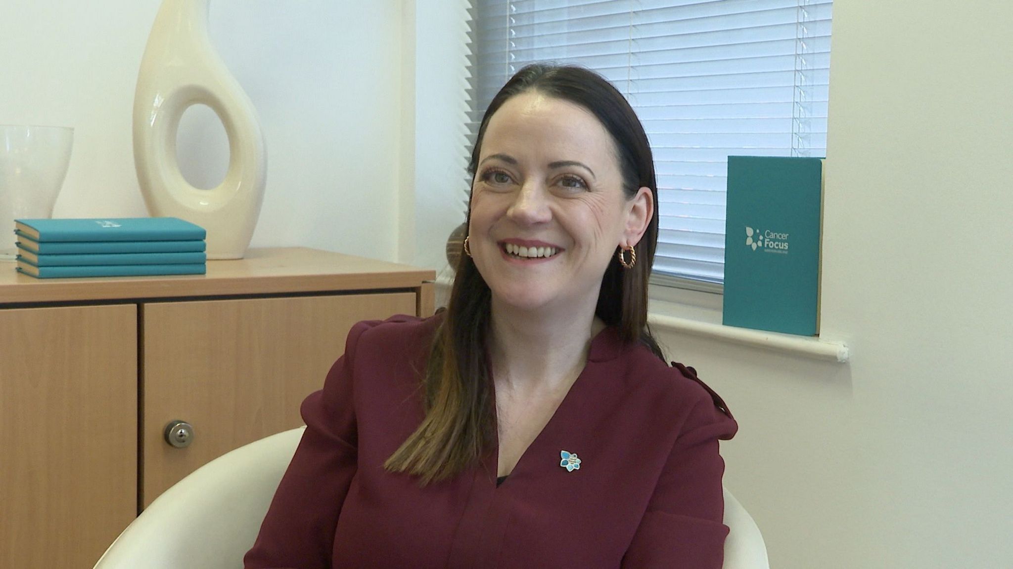 Cancer charity supports alcohol warning labels in NI - BBC News