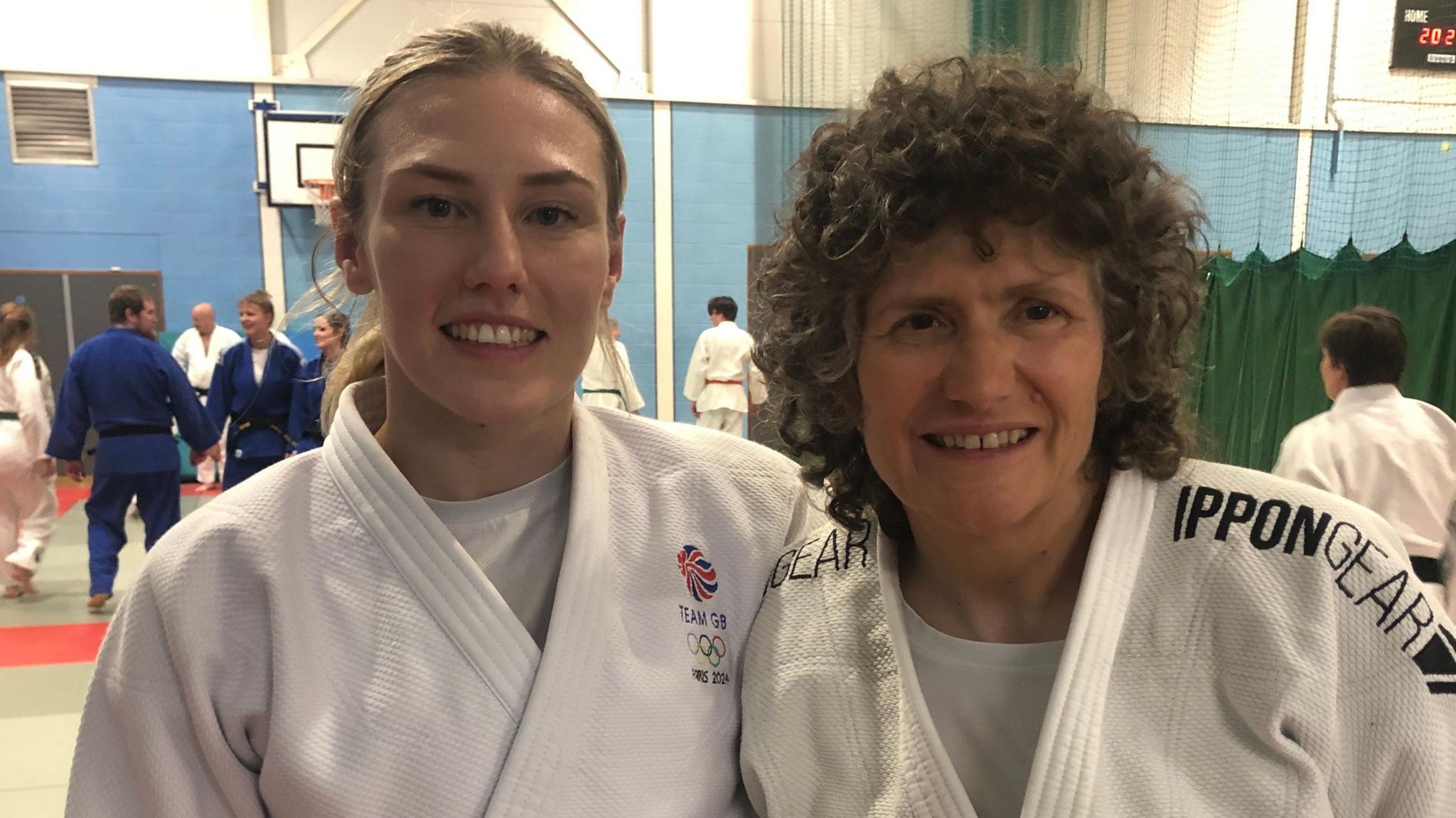 Mum backs Olympian daughter after Paralympic heartbreak - BBC News