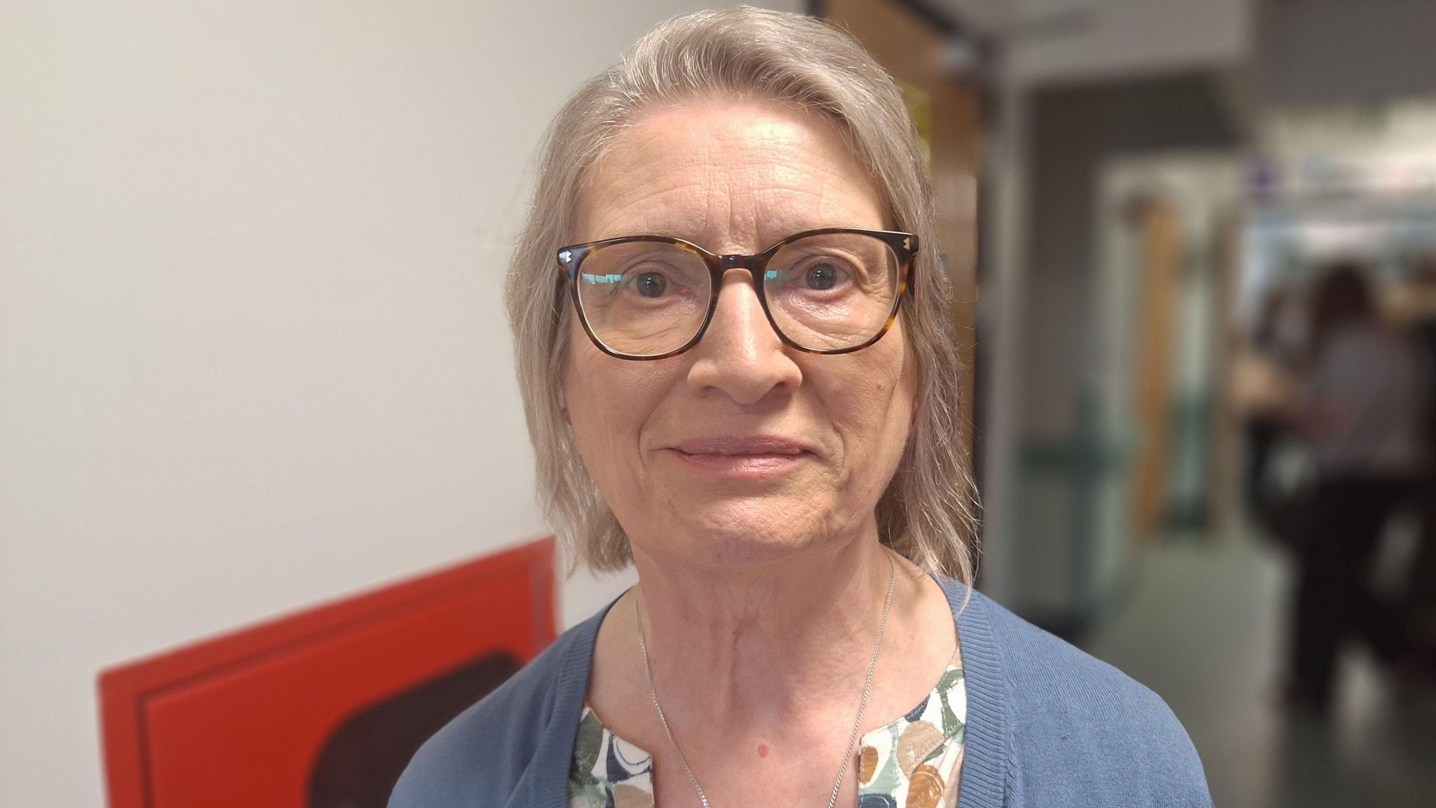 NHS Wales: Discharge delays see thousands stuck in hospitals - BBC News