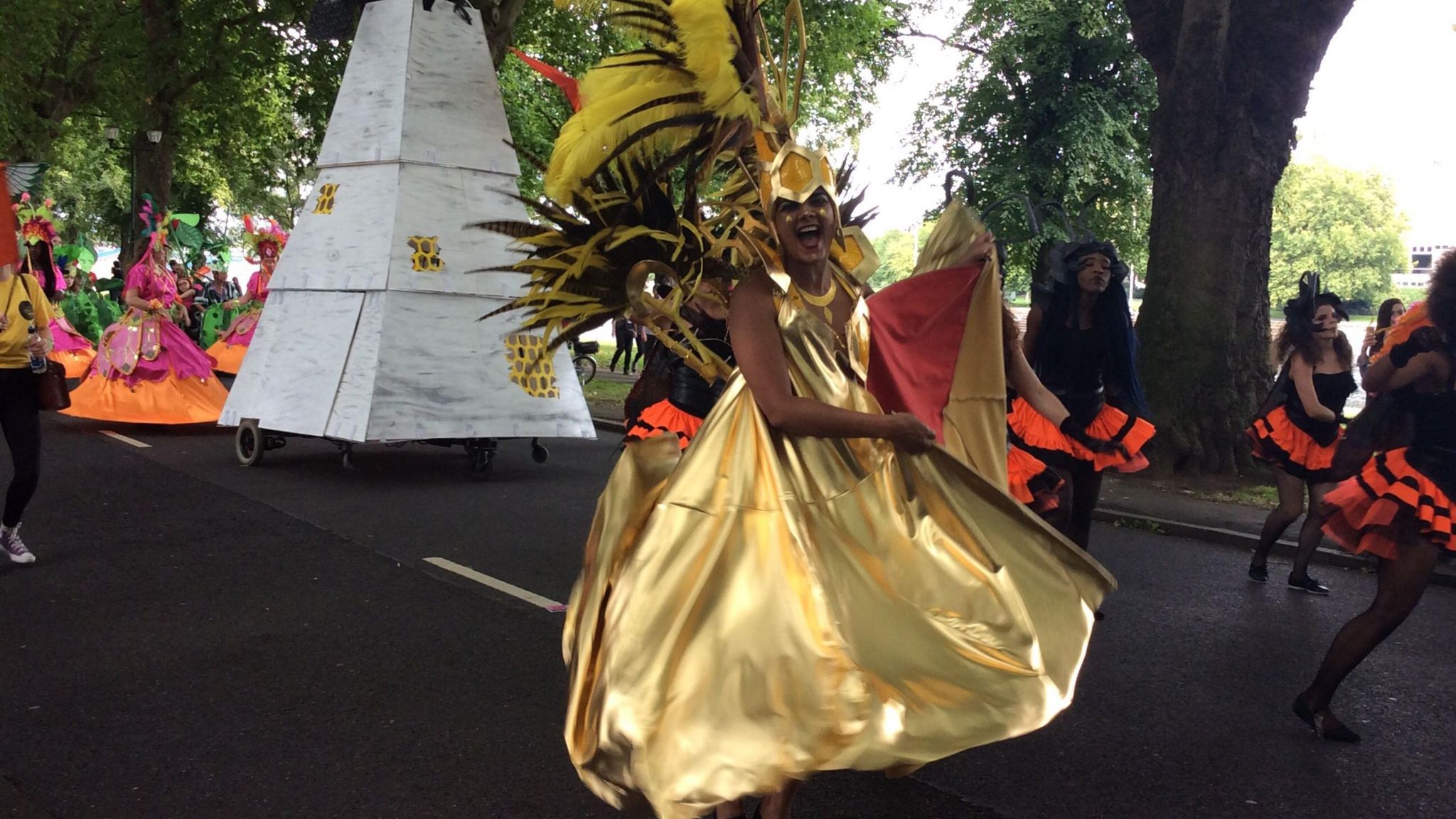 UK's oldest carnival to parade through Nottingham - BBC News