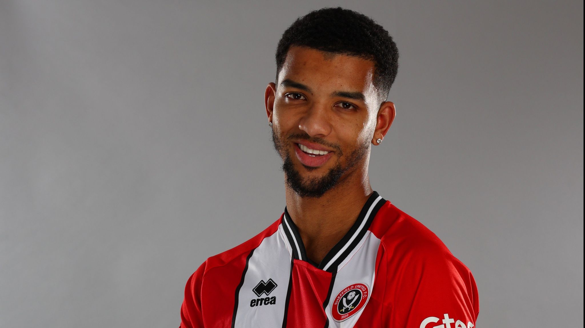 Sheffield United sign Mason Holgate on loan from Everton - BBC Sport