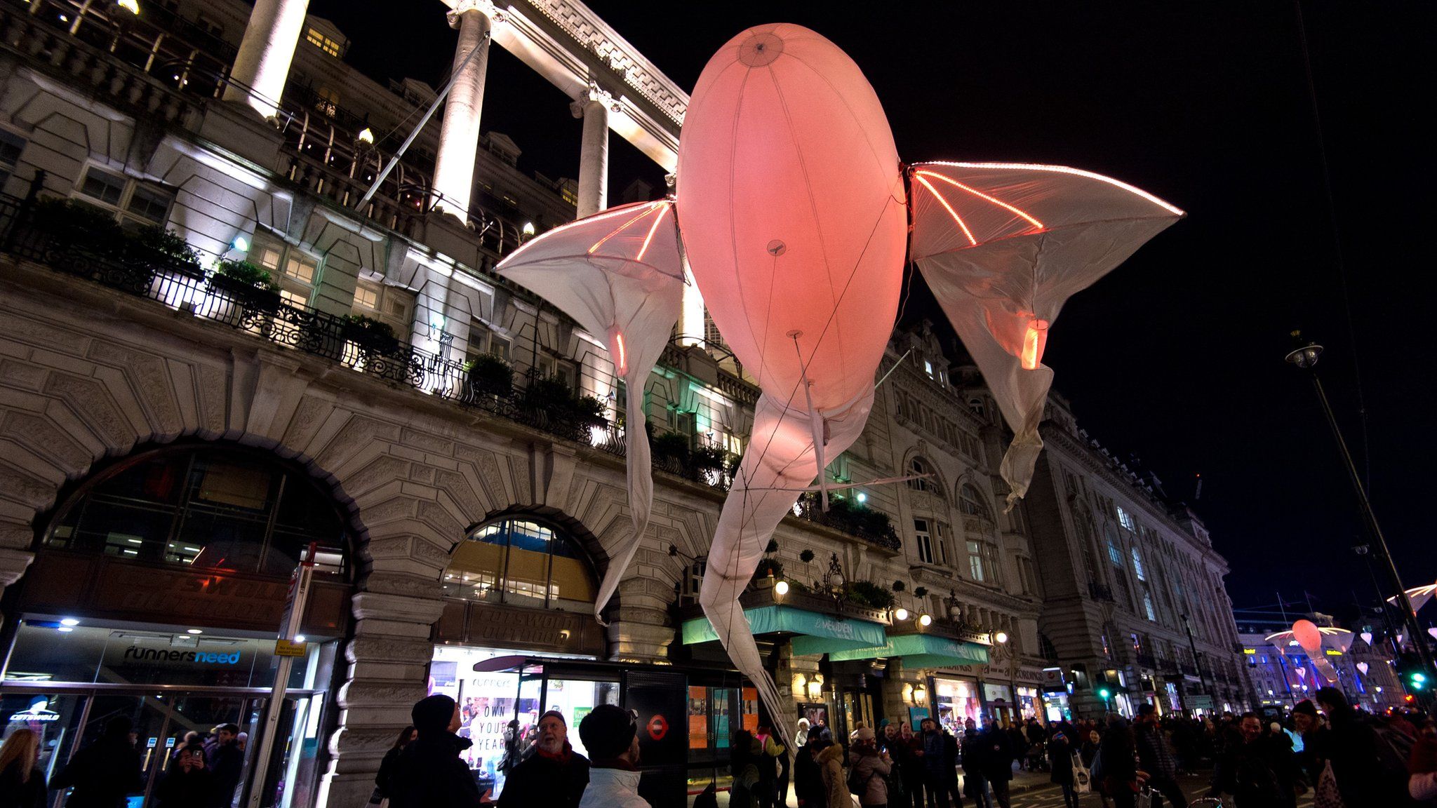 Lumiere London 2016: London lit up with artwork - BBC Newsround