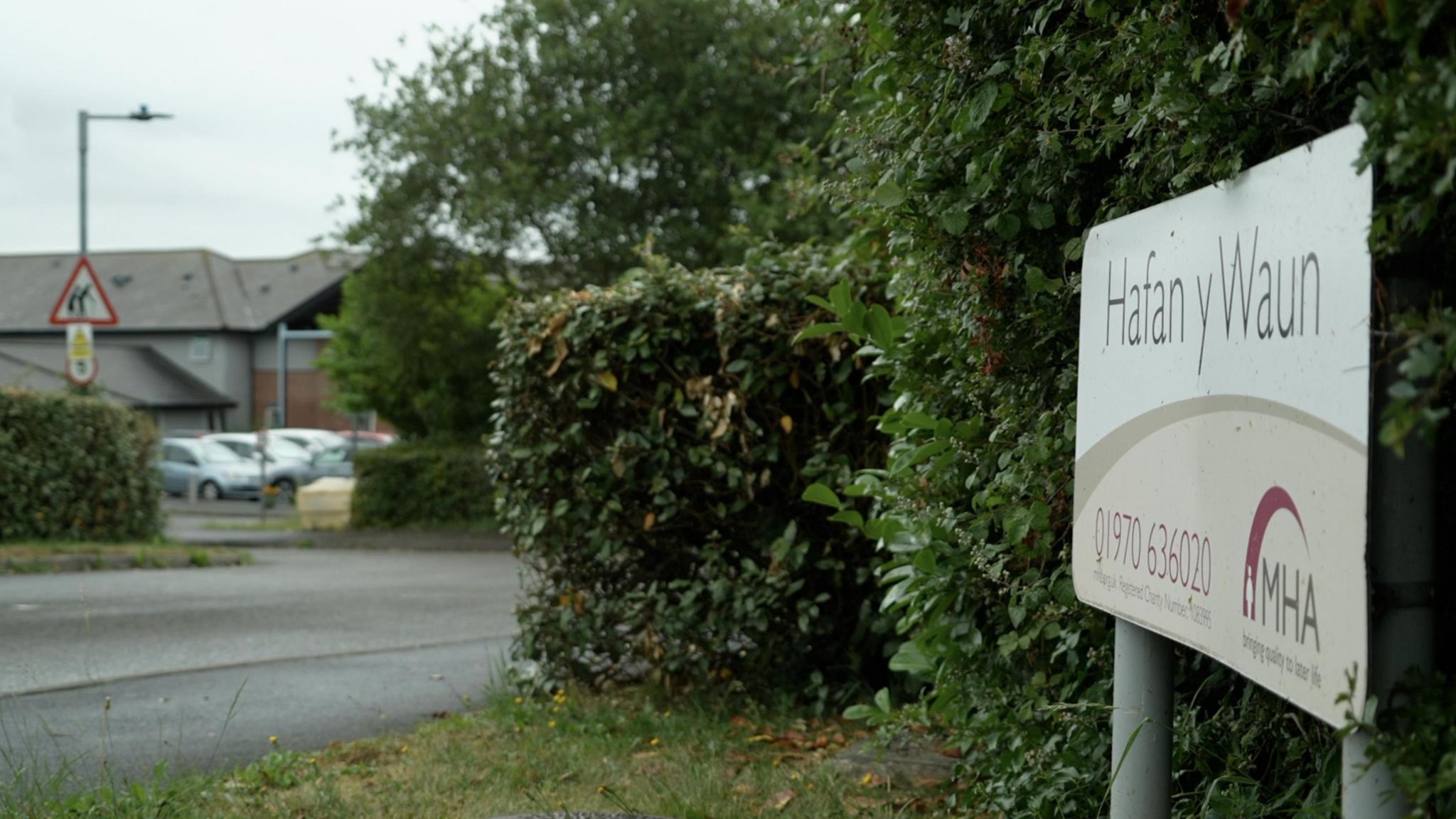 Ceredigion yn cymryd perchnogaeth o gartref gofal wedi trafferthion ...