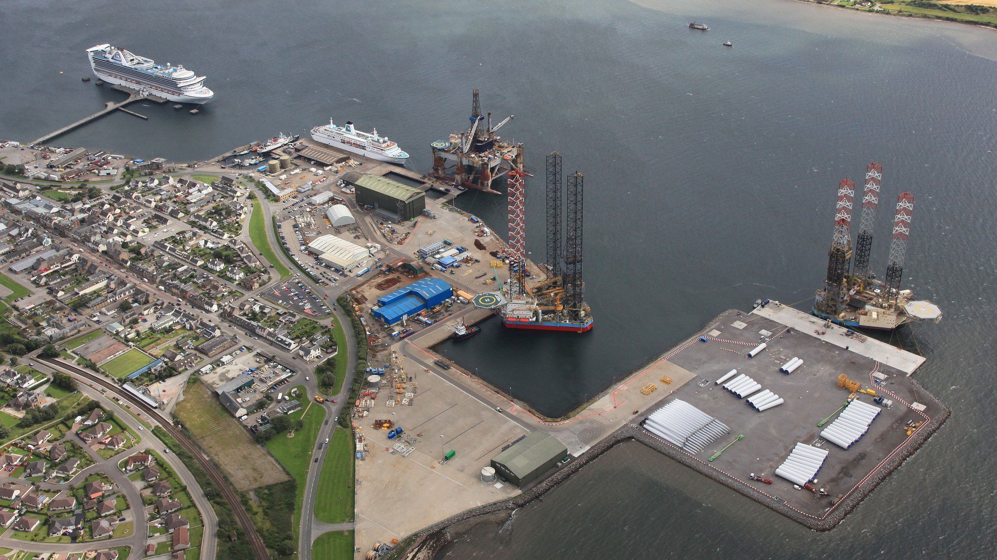 Jackets installed for offshore wind farm in Moray Firth - BBC News