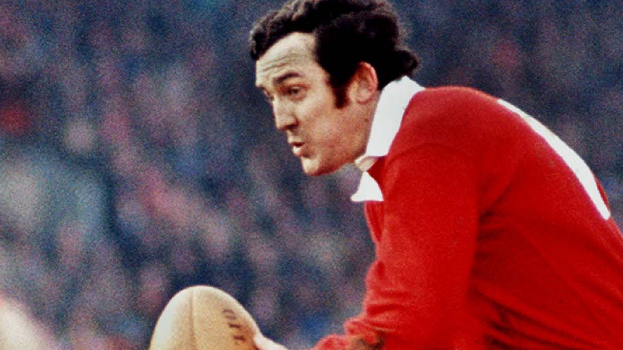 Phil Bennett memorial match: Scarlets 33-19 Barbarians - BBC Sport