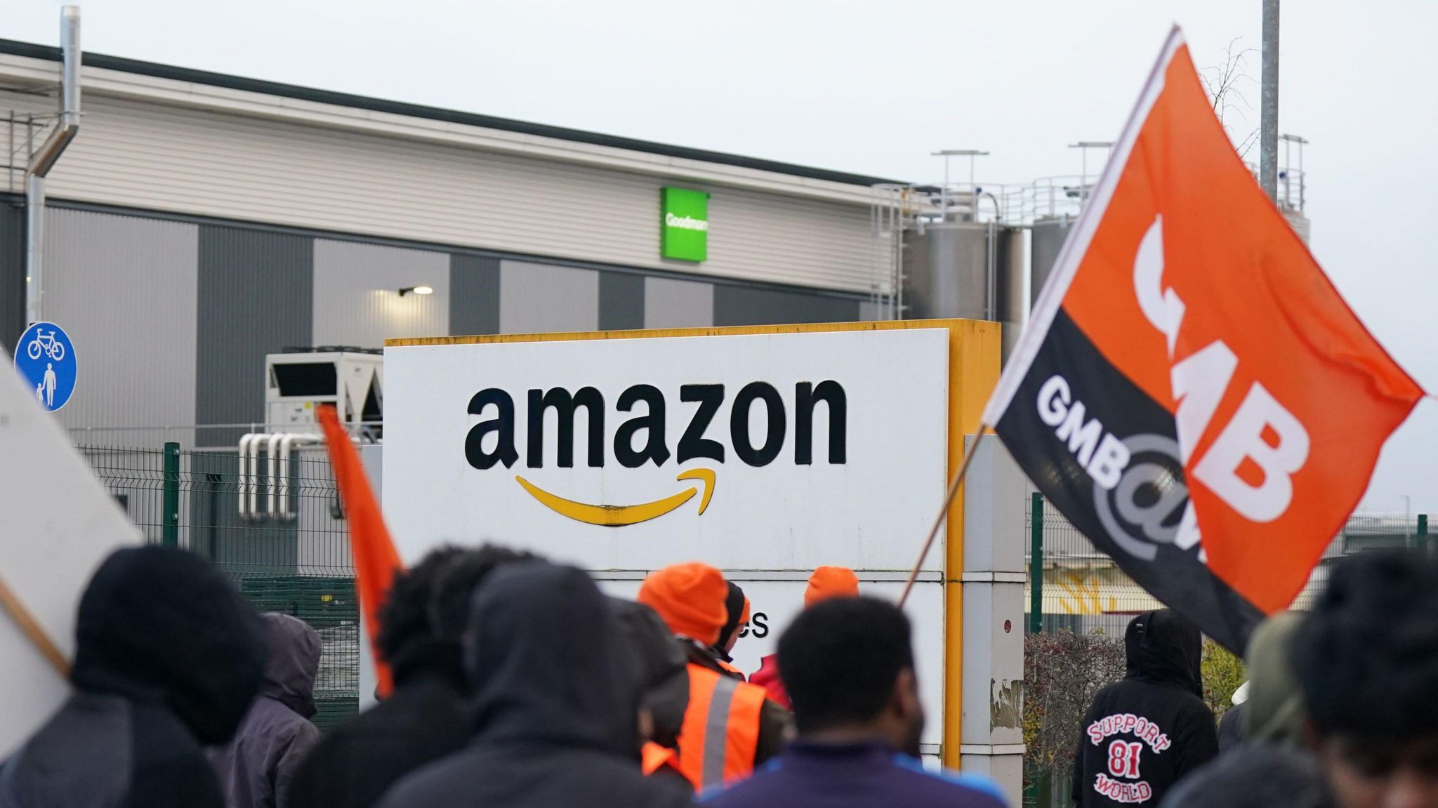 UK Amazon workers to protest over union recognition - BBC News