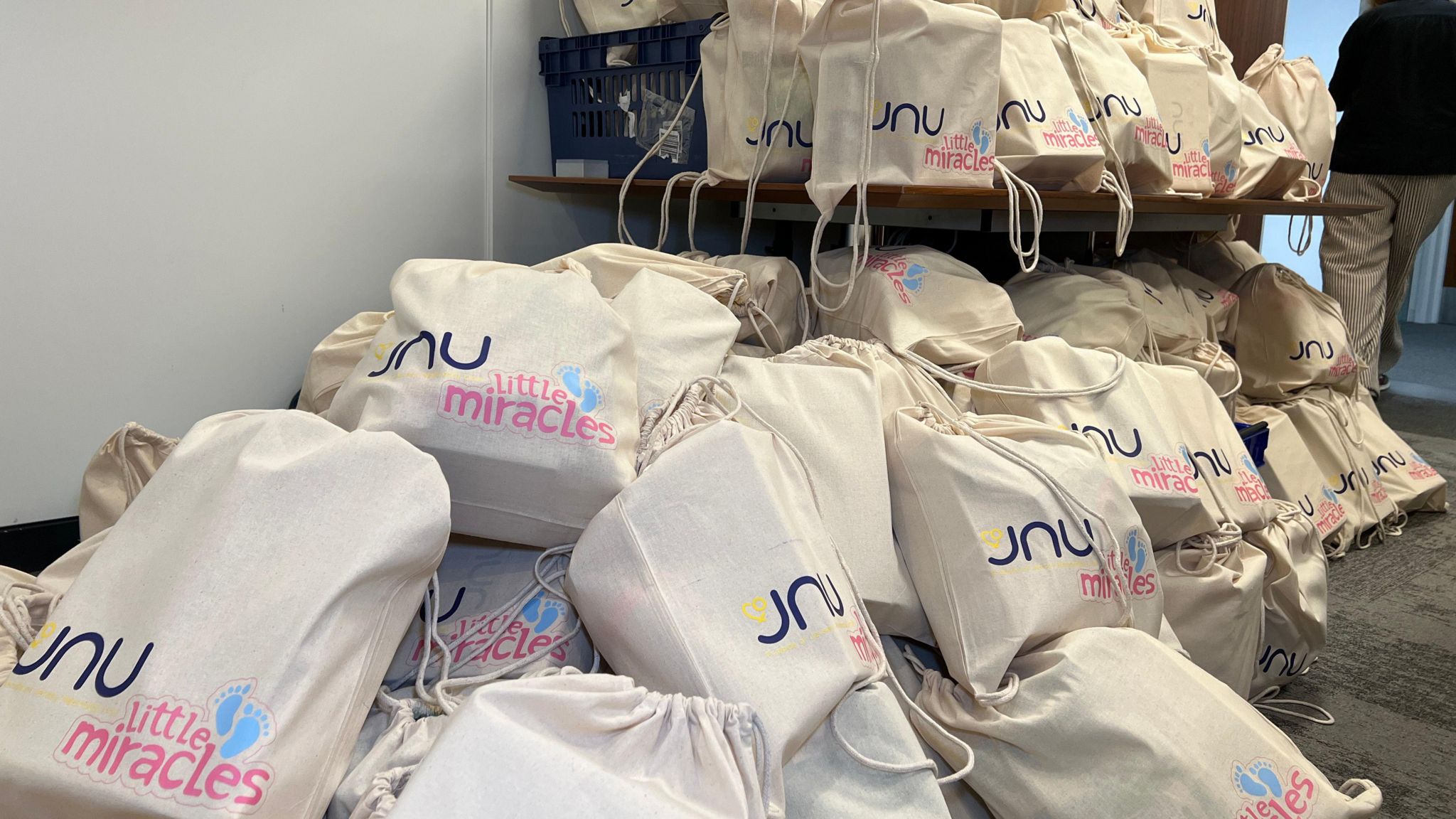 'Precious' support packs made for Jersey Neonatal Unit - BBC News