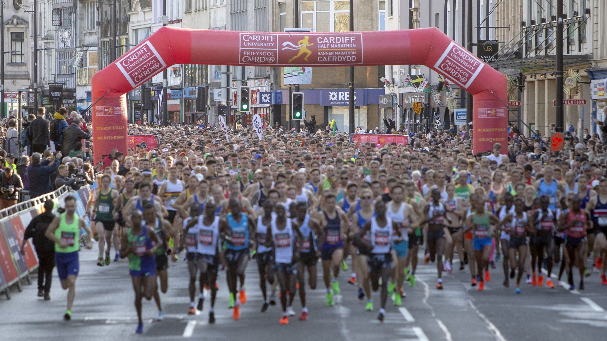 Cardiff 10K: Runners get refunds as backlash sparks U-turn - BBC News