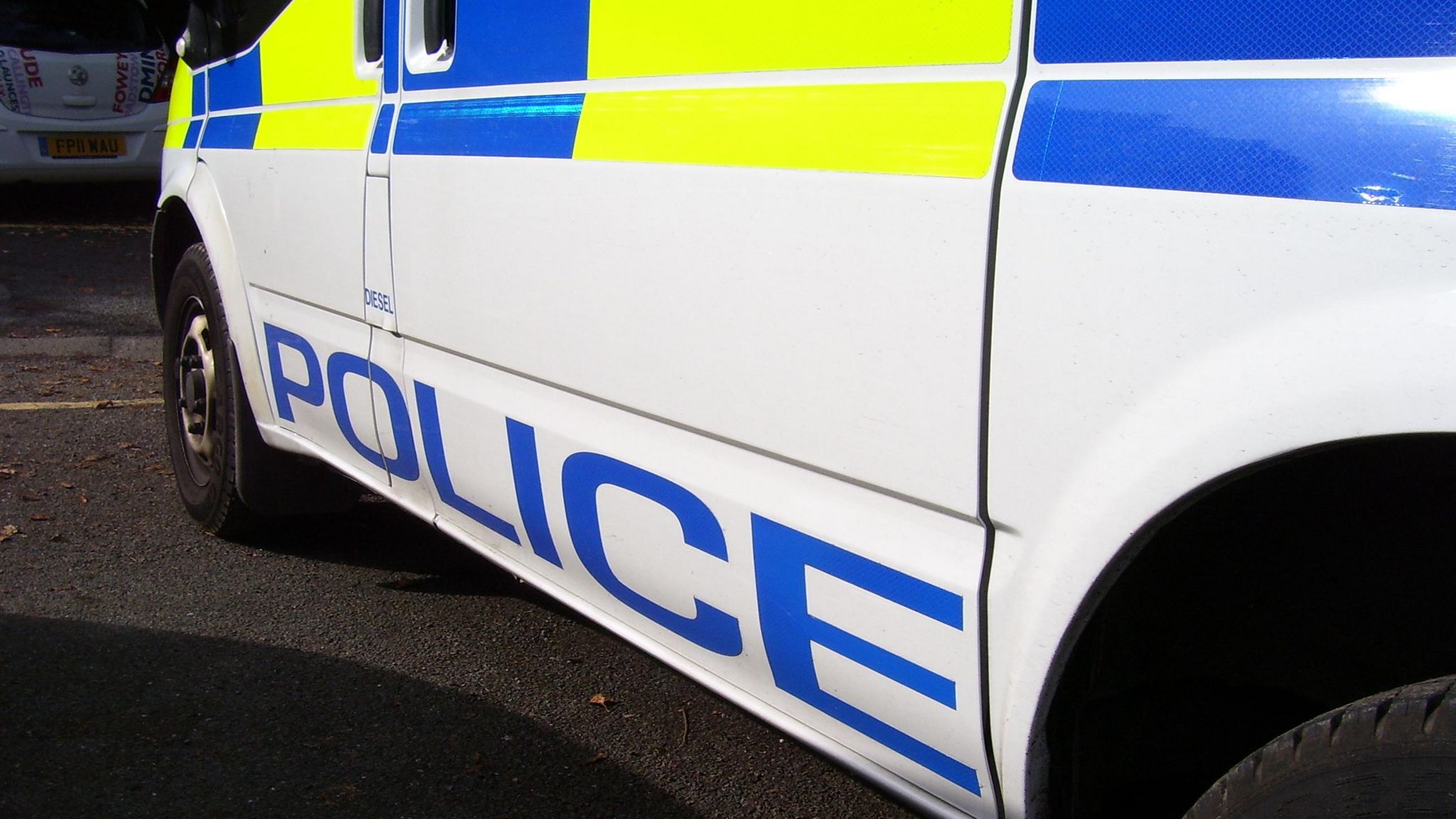 Motorcyclist, 39, dies in crash with lorry in Cornwall - BBC News