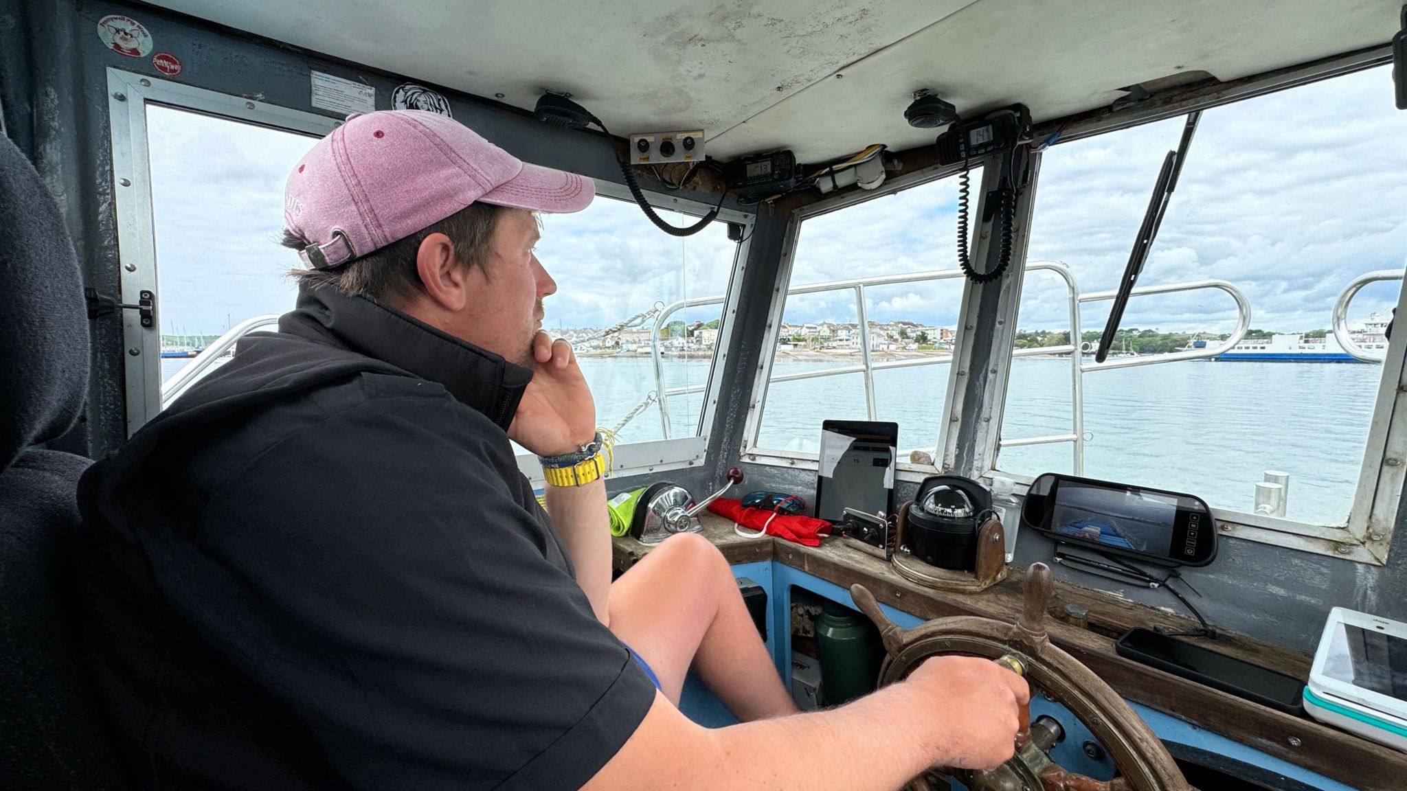 Ferry service between Plymouth and Saltash begins - BBC News