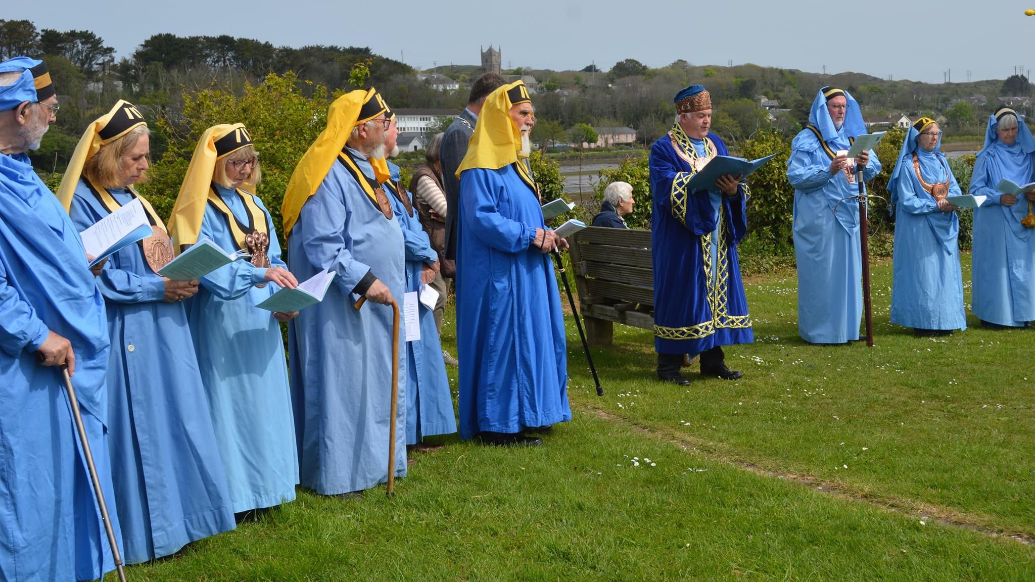 Gorsedd Cernyw yn derbyn Cymro o Lanrug i'w plith - BBC Cymru Fyw