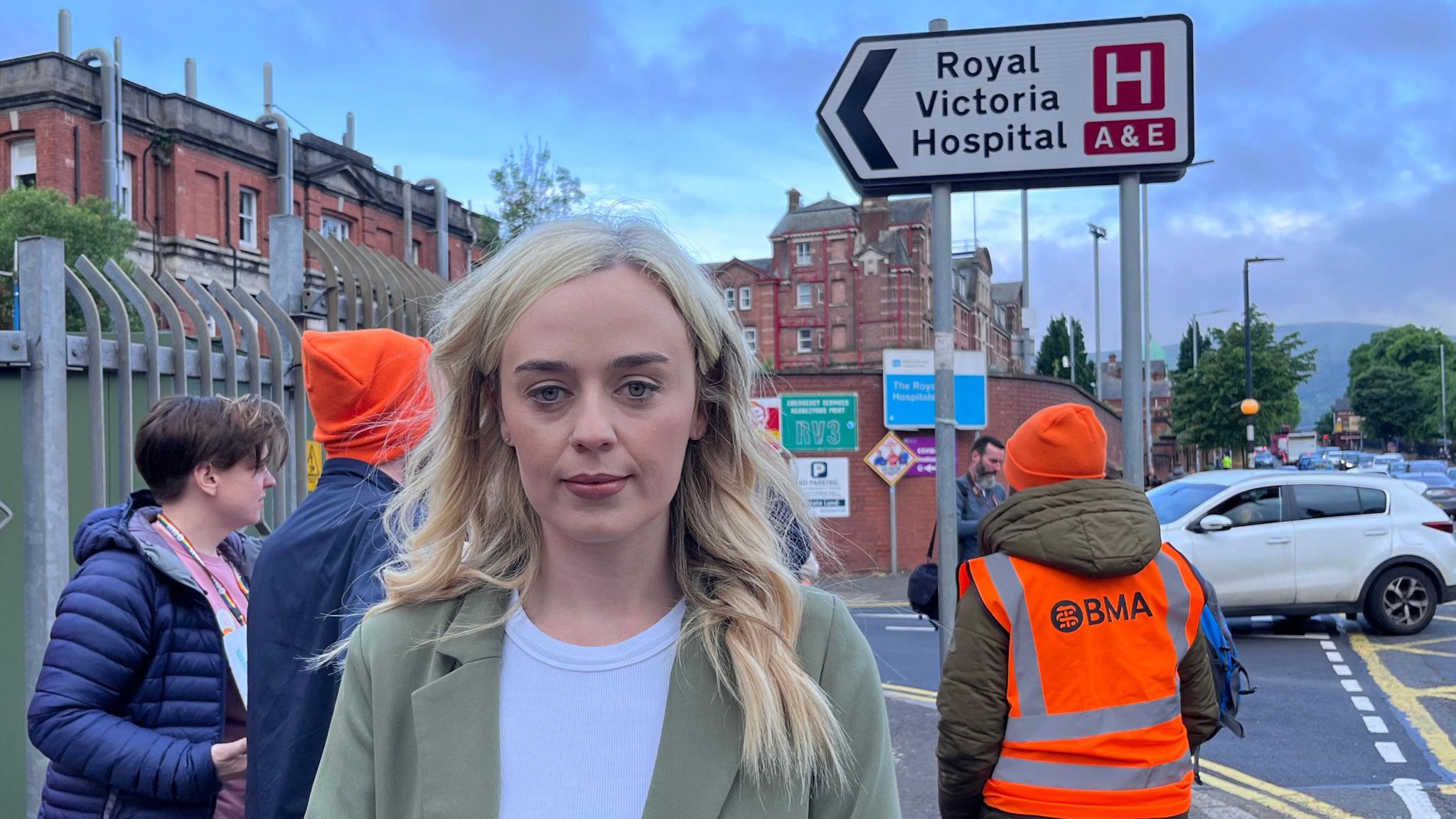 Junior doctor strike: Two-day action begins in Northern Ireland - BBC News