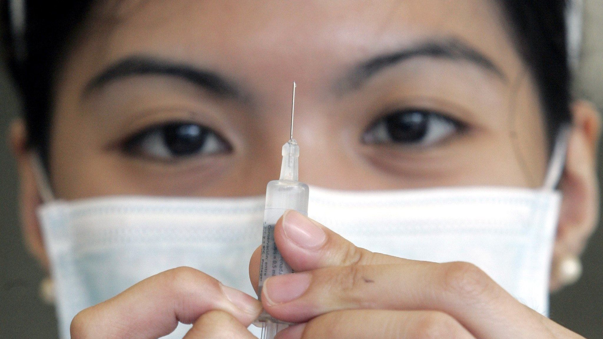 China vaccine scandal dents confidence in health services - BBC News