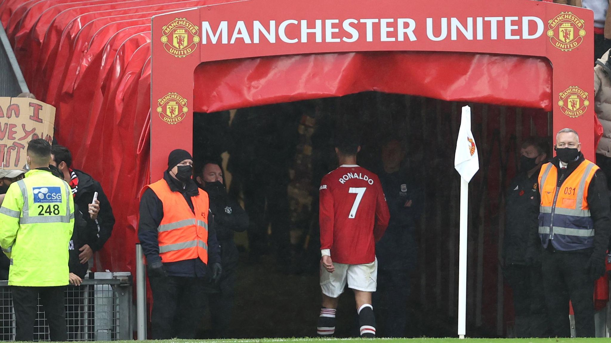 Manchester United: 'The only way now is a Ronaldo exit... but it may ...