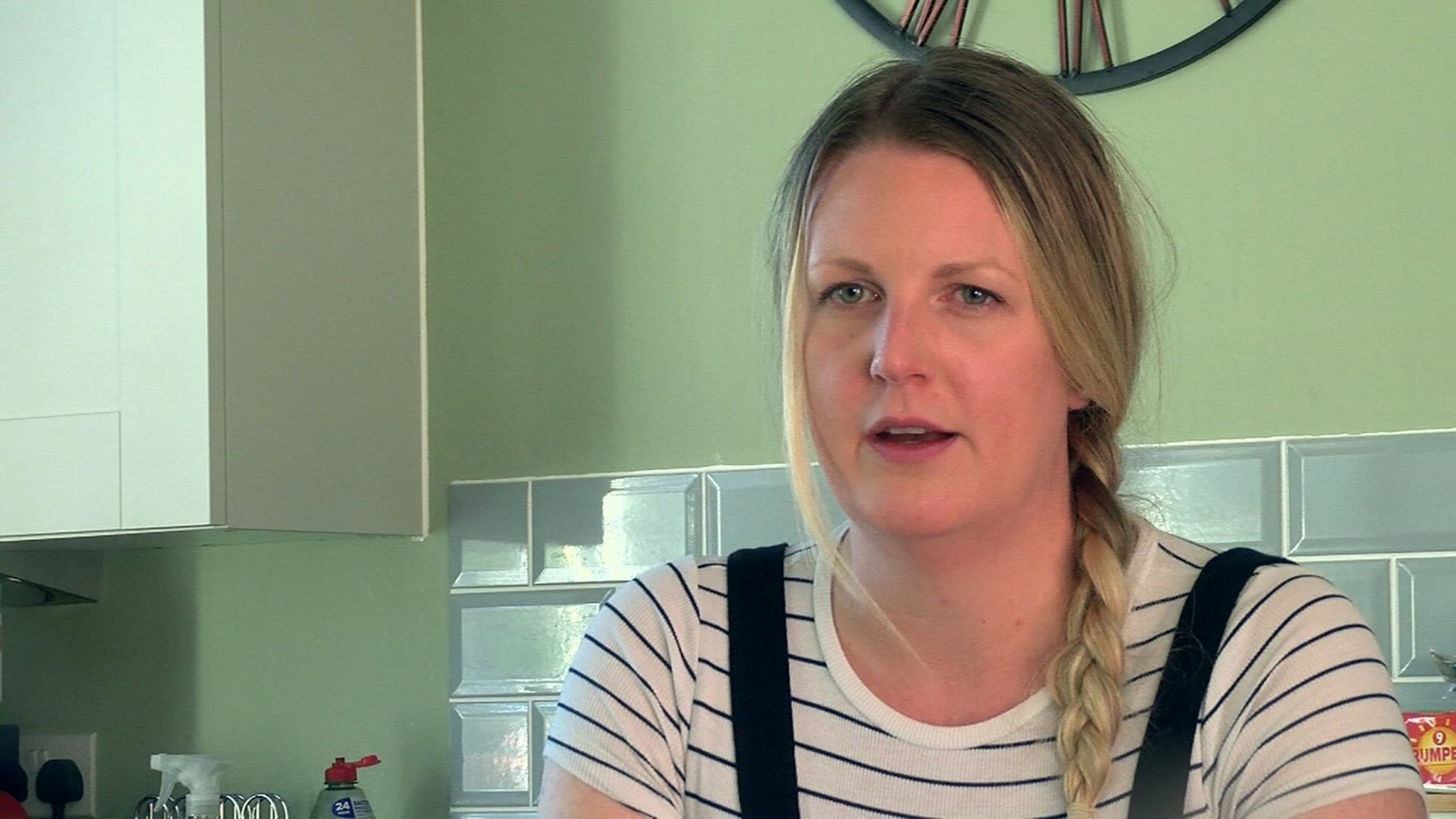Devon NHS 111 operator 'confident on improving services' - BBC News