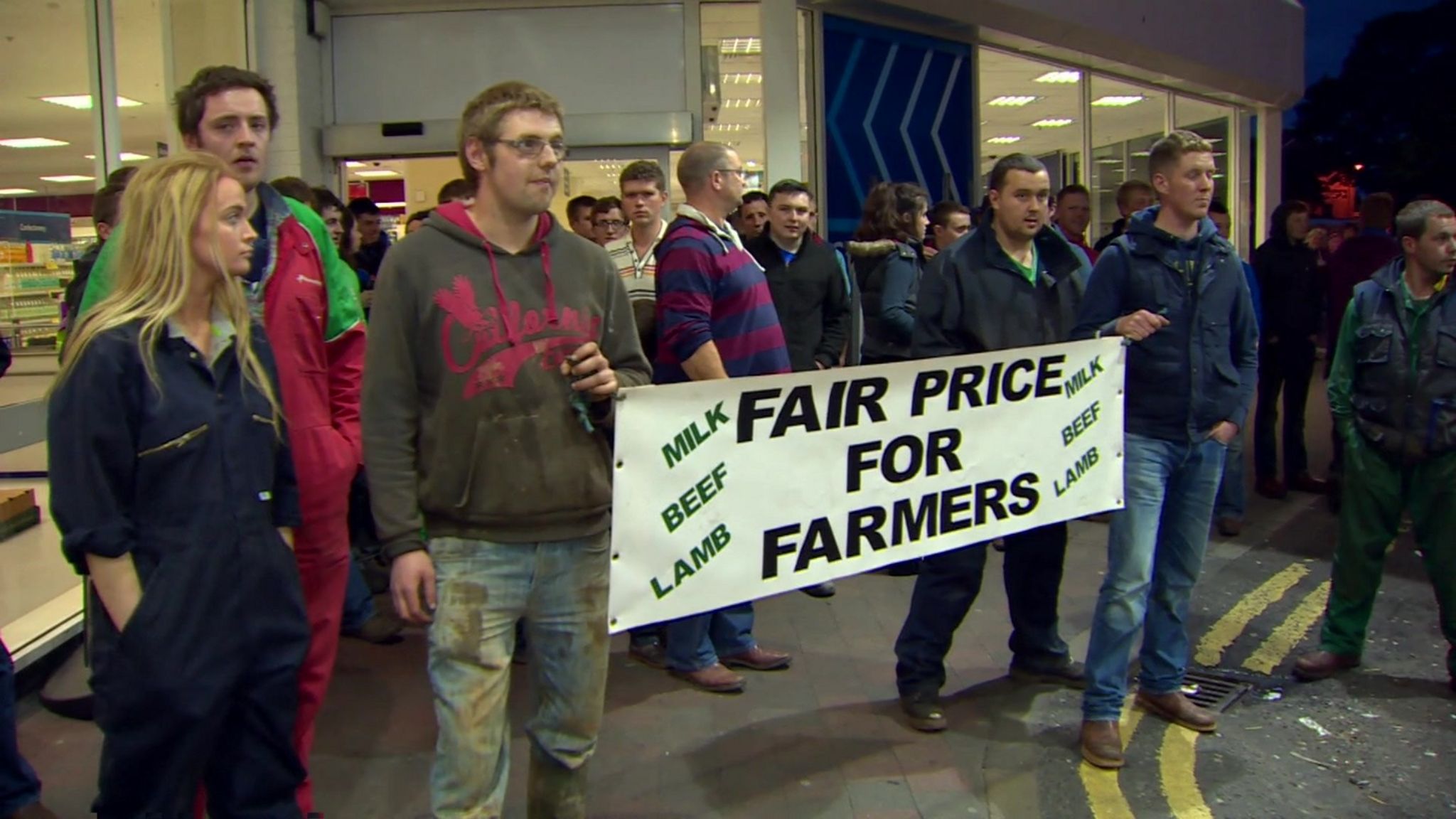 Rally in Cardiff to promote Welsh farming industry - BBC News