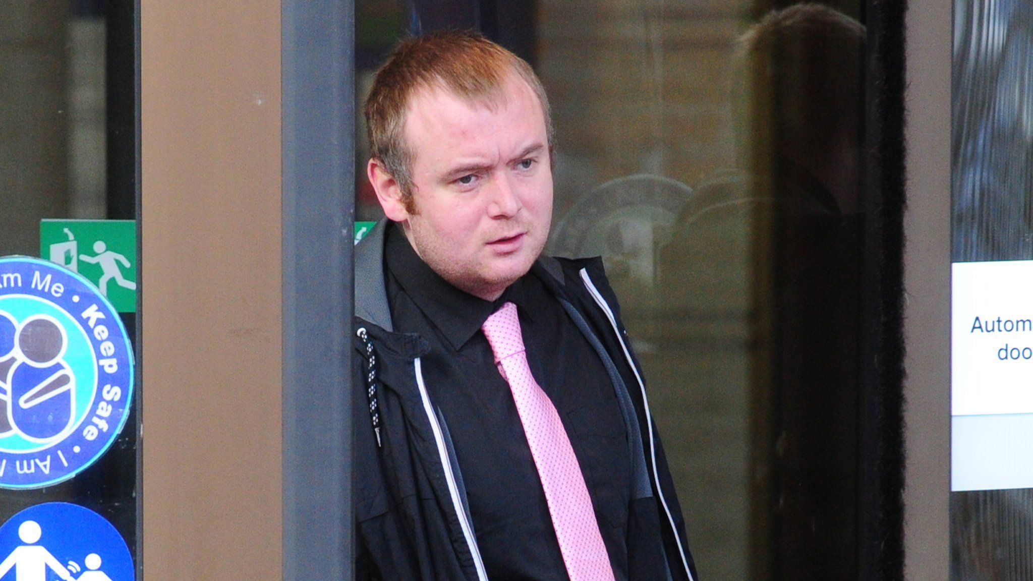 Renfrew paedophile caught in chat room jailed - BBC News