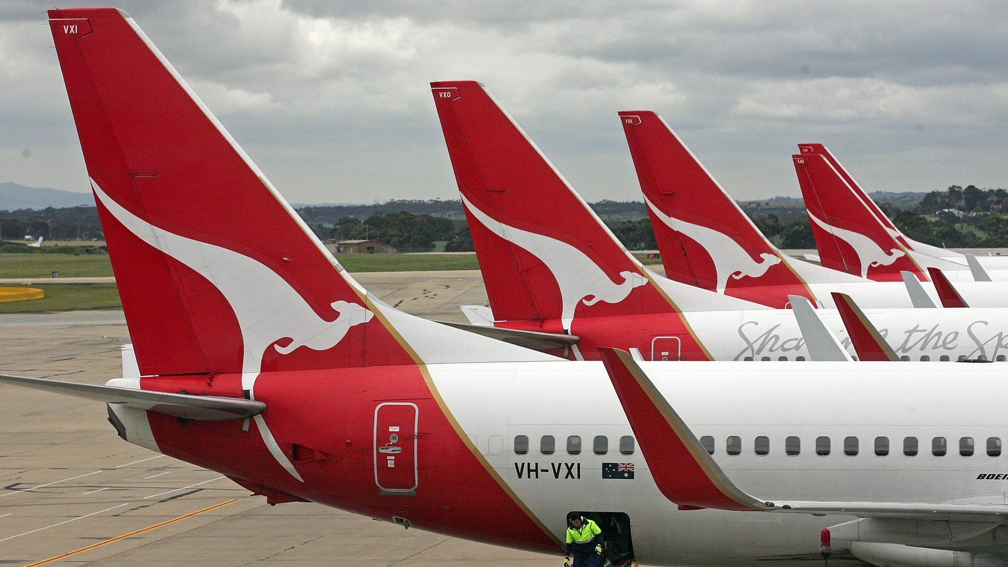 Qantas airline soars to record profit after restructuring - BBC News