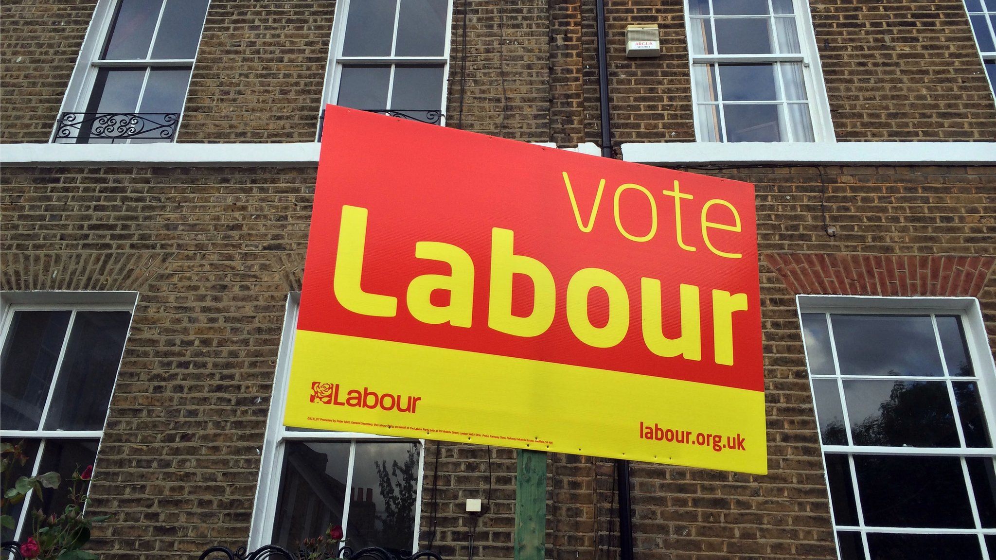 Young People's Laureate refused Labour leadership vote - BBC News