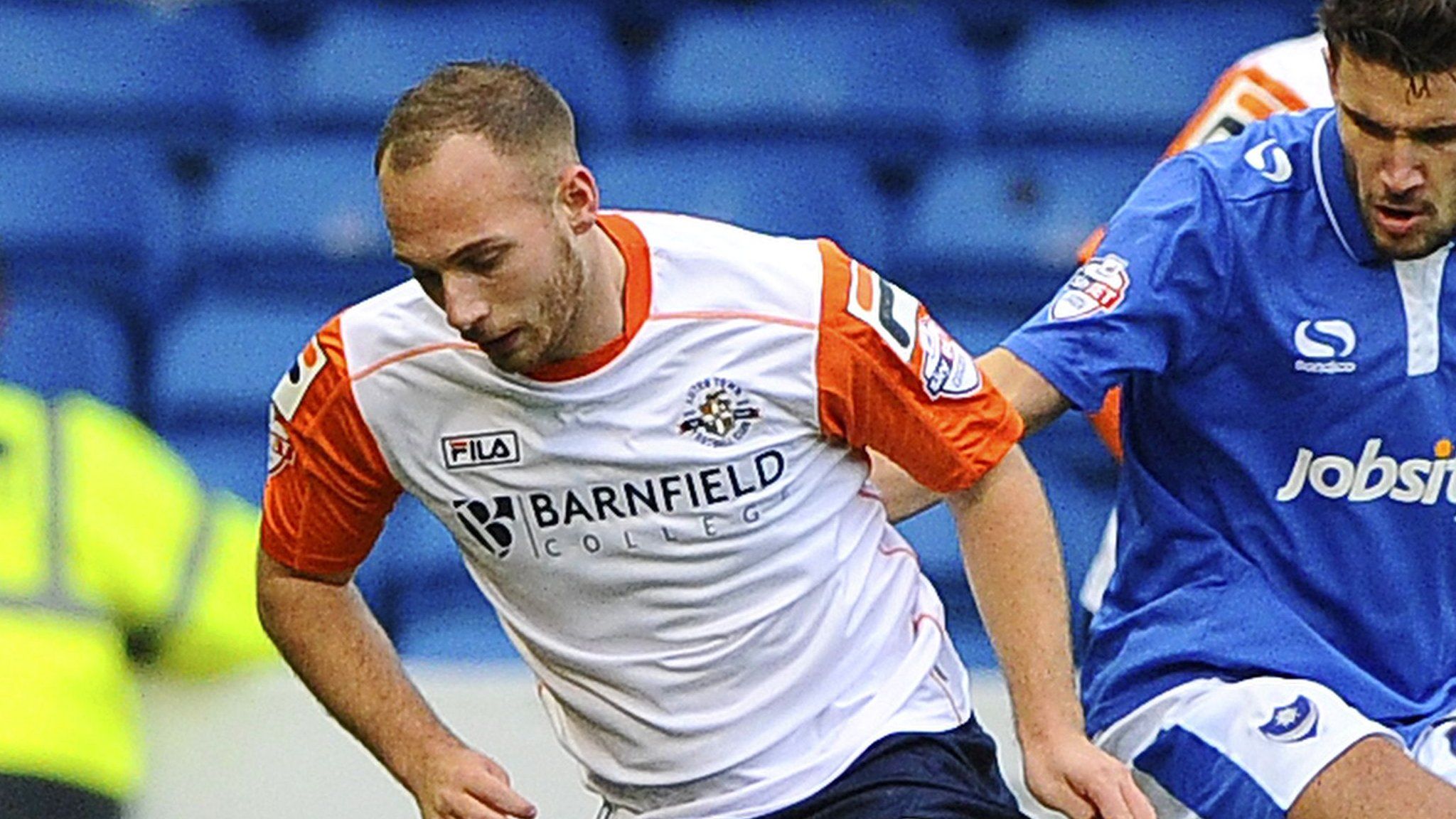 Dagenham sign Leo Donnellan and Curtley Williams - BBC Sport