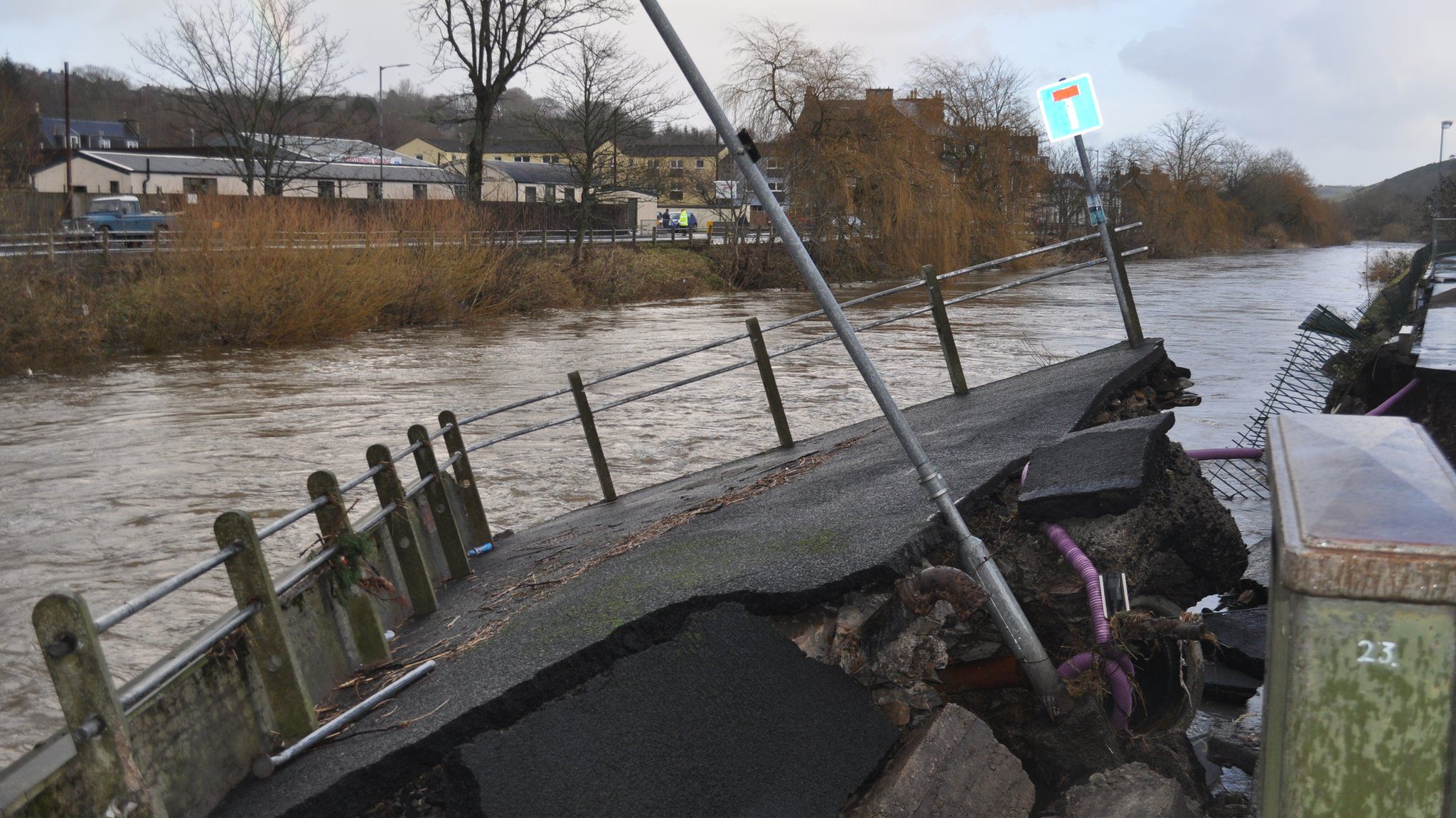 Hawick flood scheme secures funds - BBC News