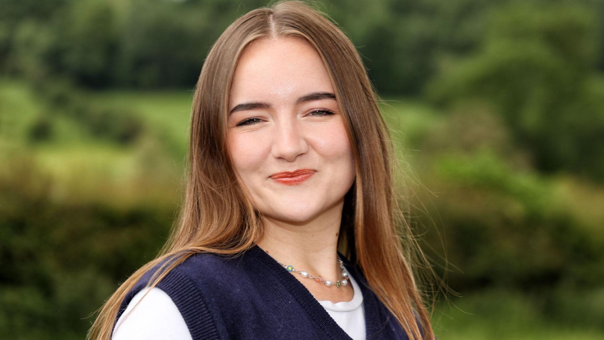 Dwy o'r gogledd yn ennill gwobrau dysgwyr Eisteddfod yr Urdd - BBC ...