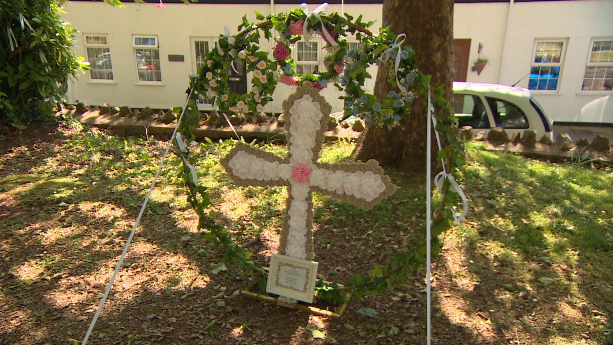 Marychurch remembers 45 victims of WW2 bombing - BBC News