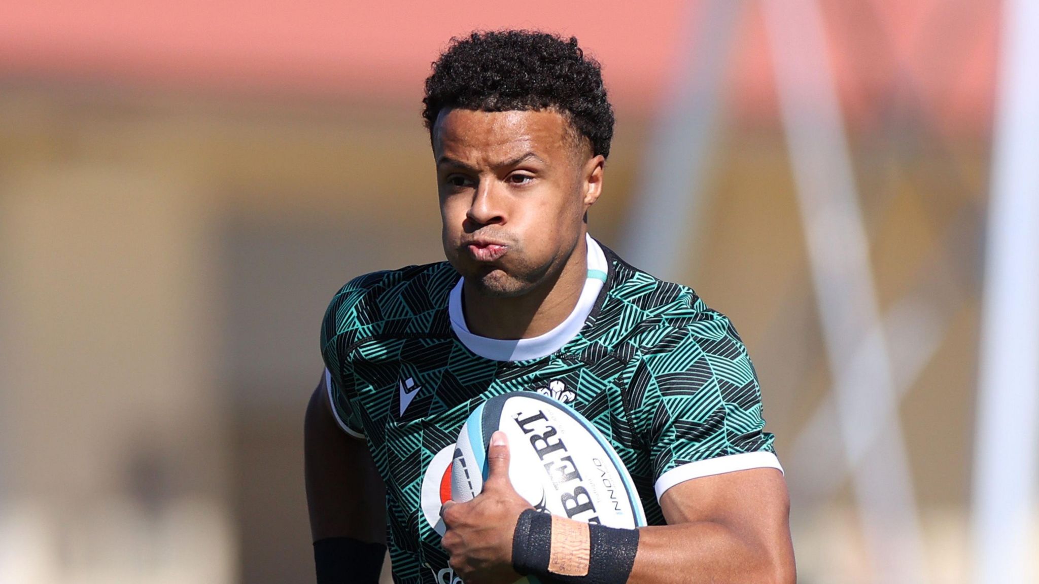 Regan Grace: Wing aims to crack rugby codes in Wales debut - BBC Sport