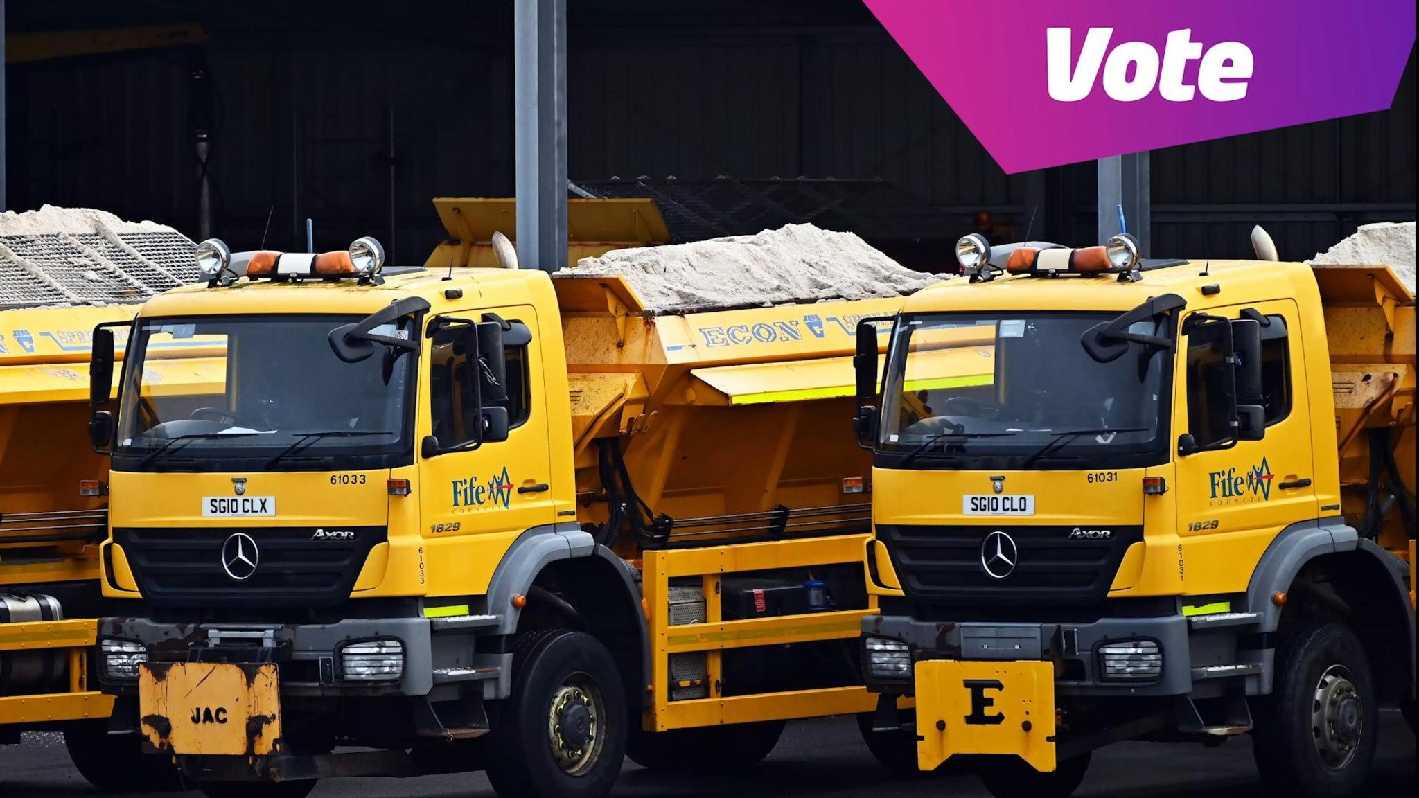 Zoe Ball 'speechless' after Hertfordshire gritter lorry reveal - BBC News