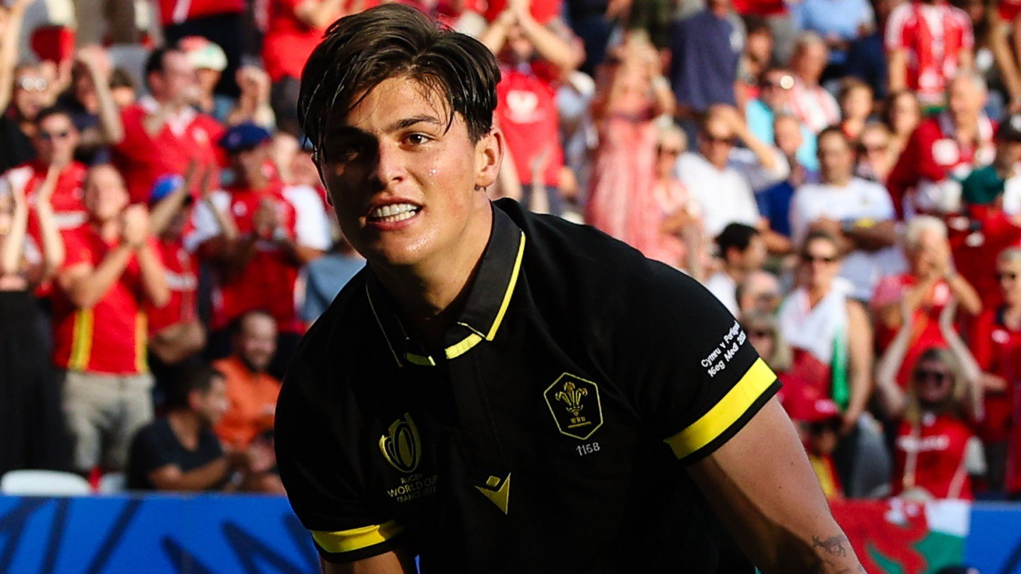 Rugby World Cup: Wales fans' joy after Australia rout - BBC News