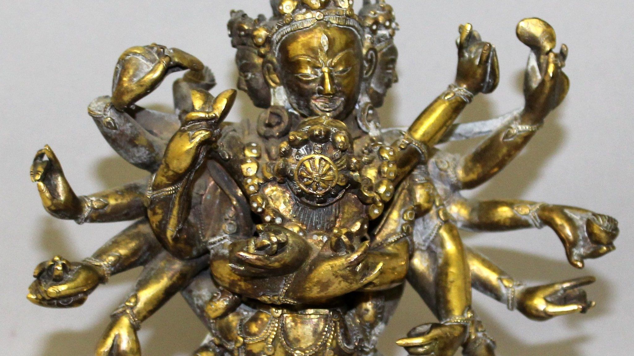 Massive Buddha statue is stolen from Botswana temple - BBC News