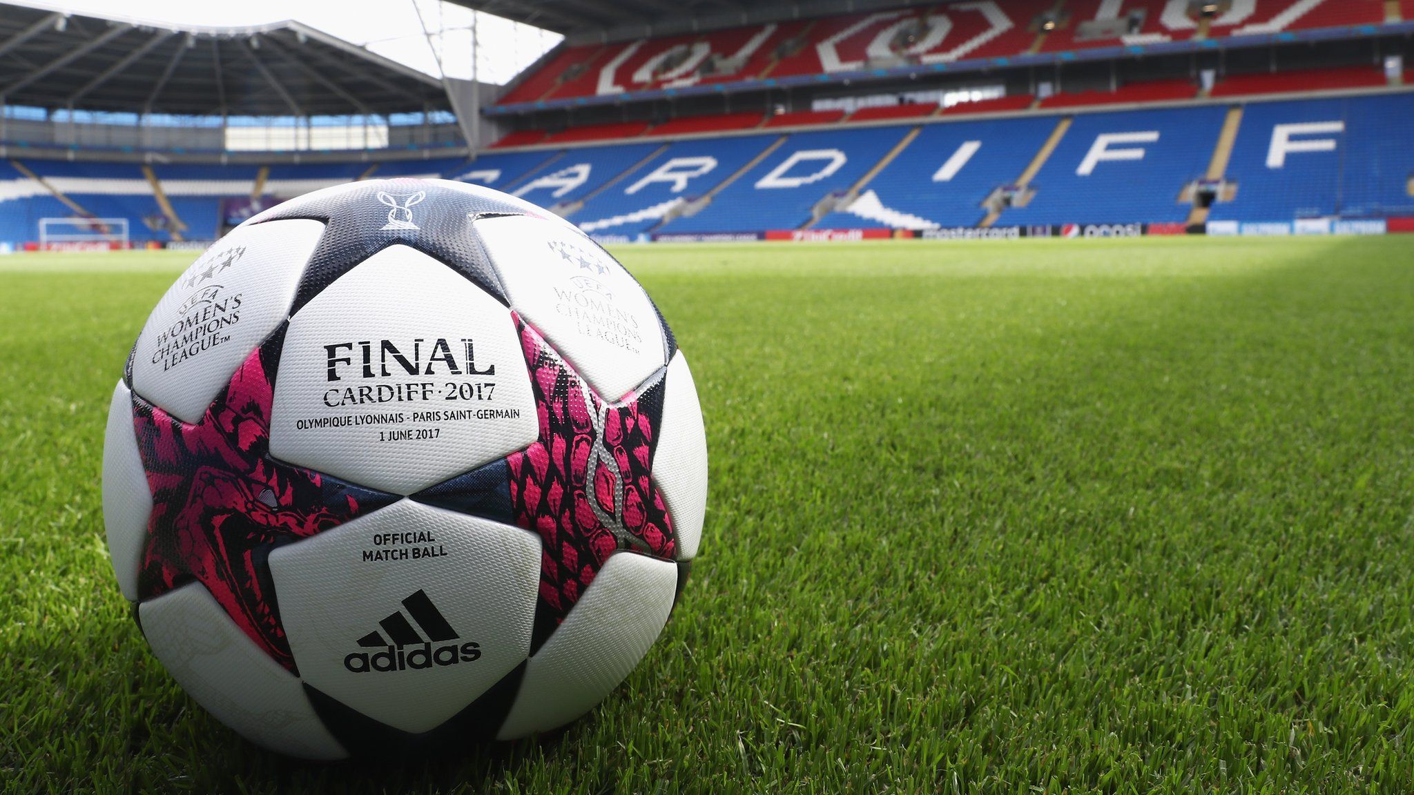 Pêl-droed merched angen 'mwy o arian' a strwythur gwell - BBC Cymru Fyw